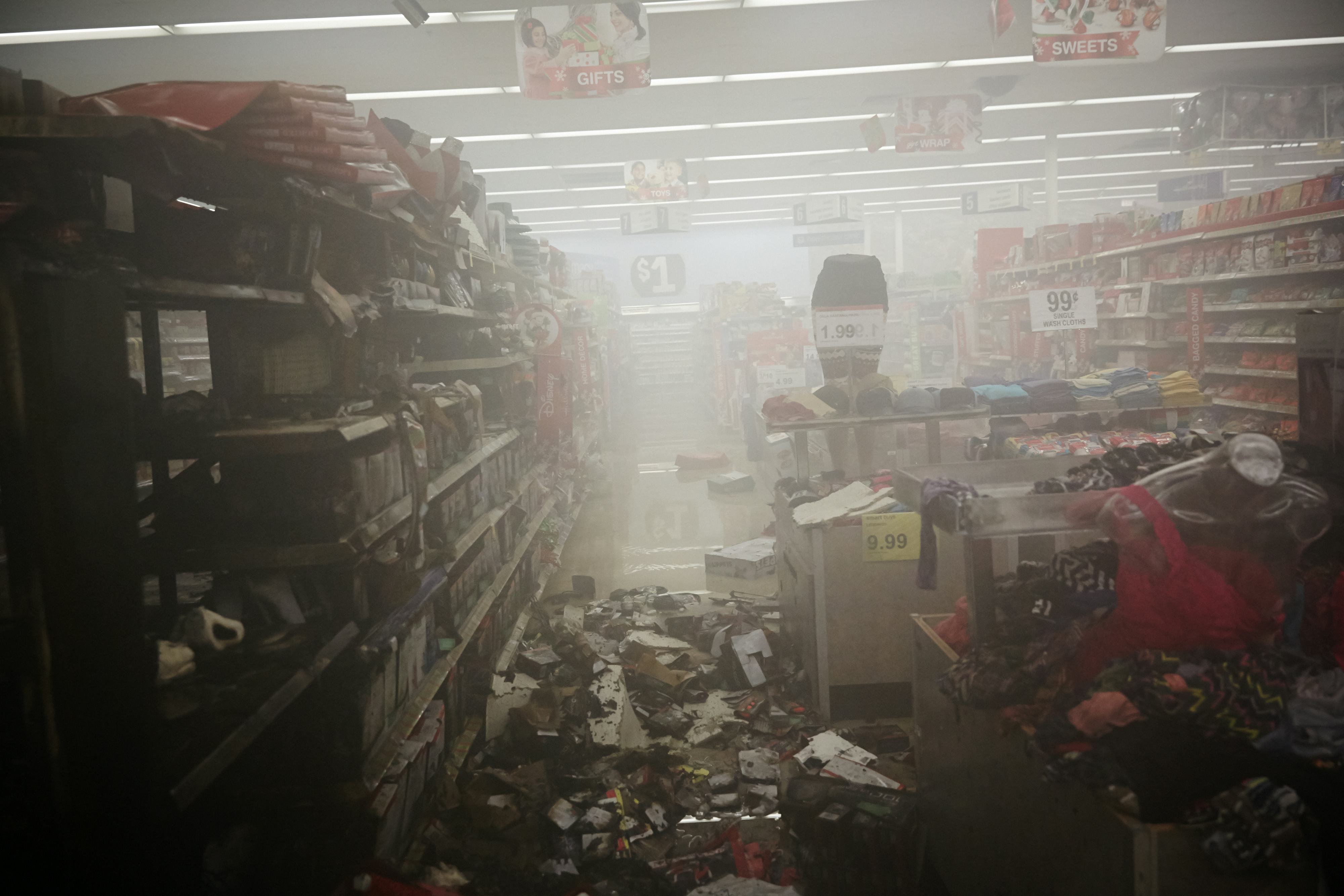 20 Photos Show Exactly What Happened in Ferguson Last Night