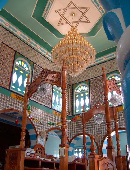 11 Beautiful Photos of the Last-Remaining Synagogues in the Muslim World