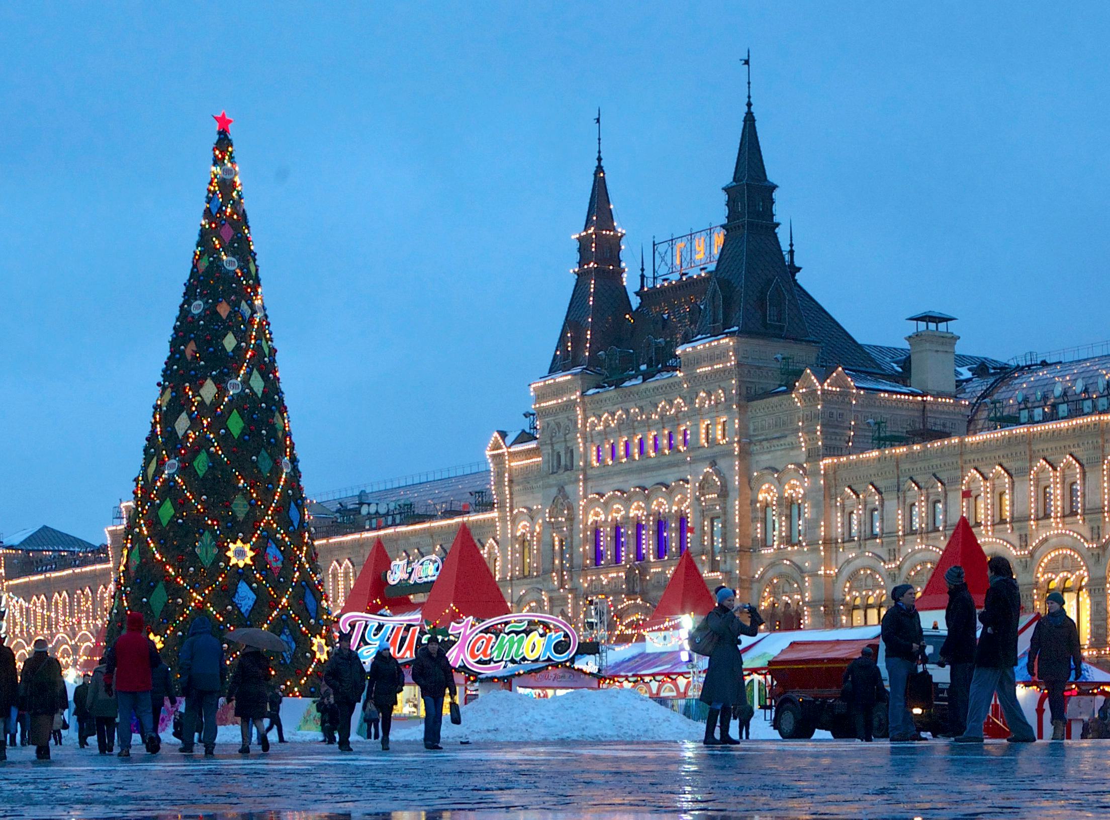 15 Photos Showing How Christmas is Celebrated Around the World