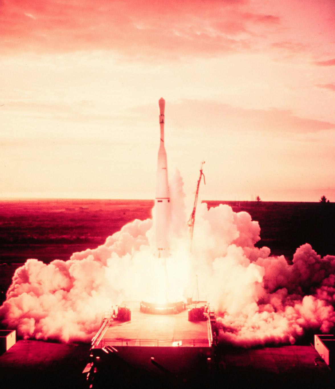 27 Stunning Images Show the Complete History of NASA Since 1958