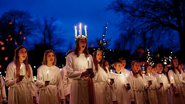 15 Photos Showing How Christmas is Celebrated Around the World