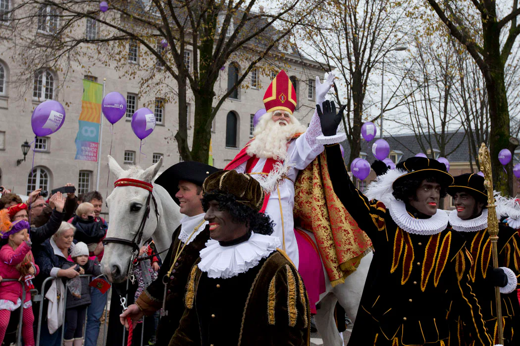 15 Photos Showing How Christmas is Celebrated Around the World