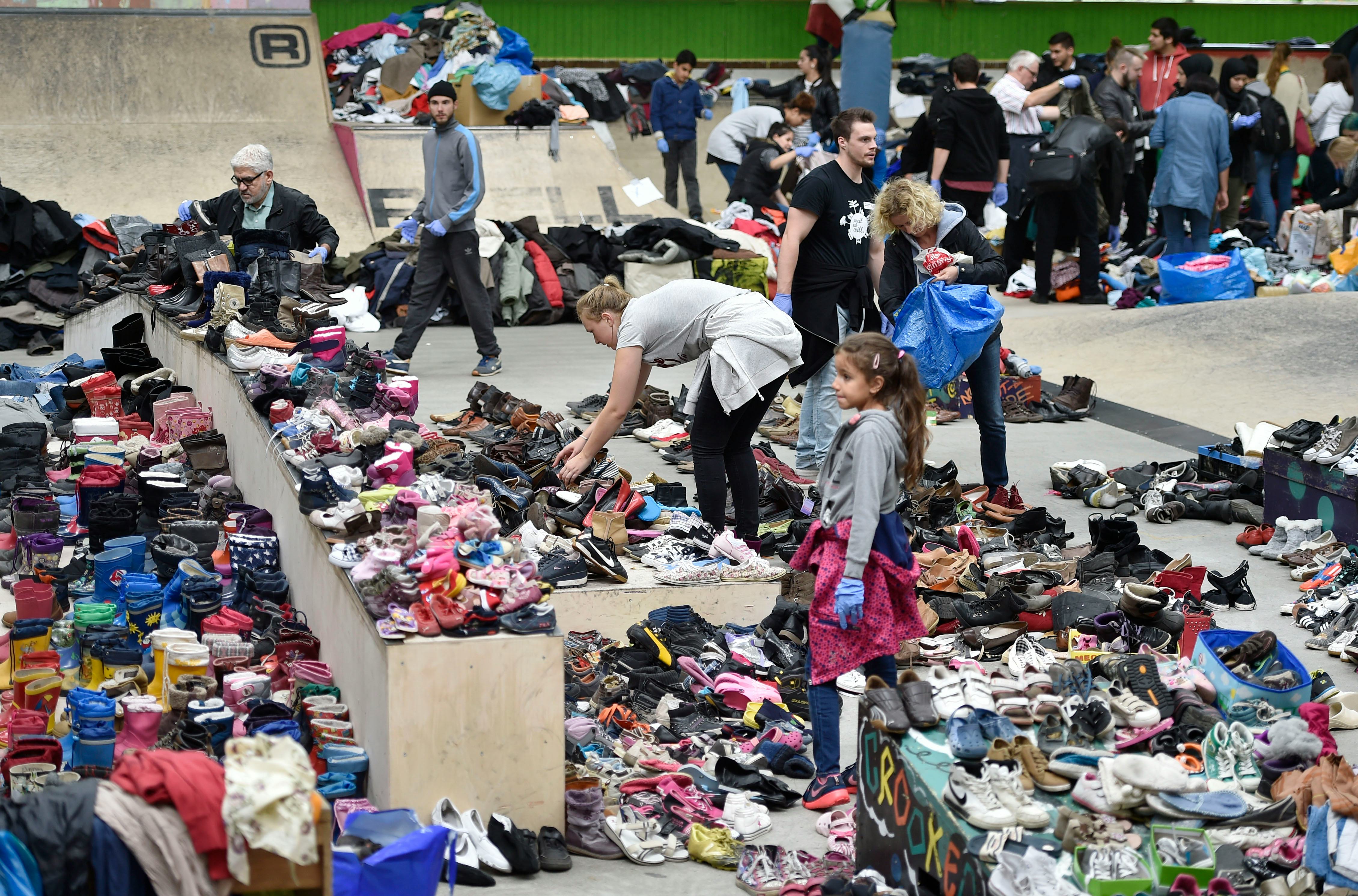 15 Triumphant Photos Show Thousands of Refugees Being Welcomed Into Germany