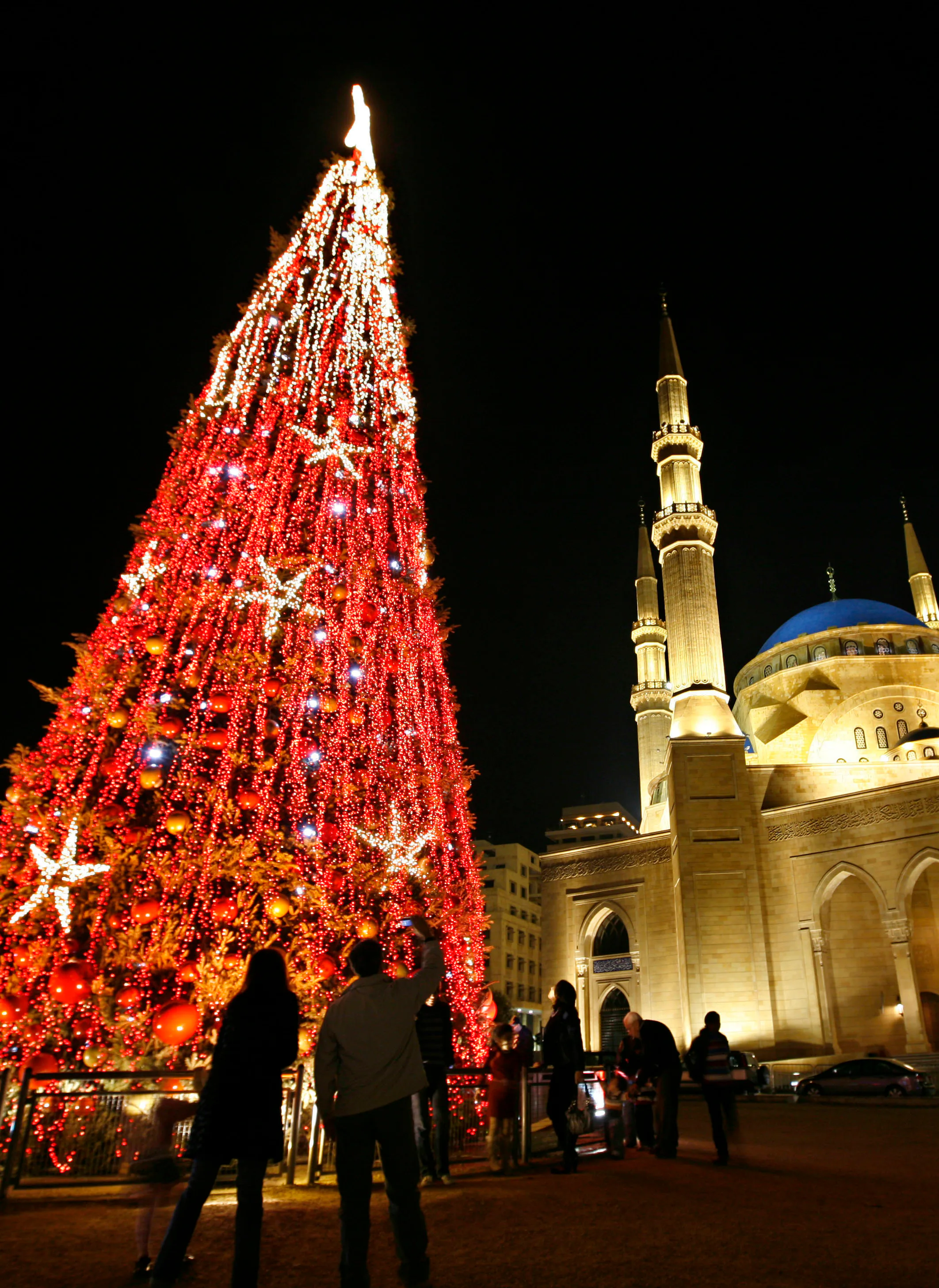 15 Photos Showing How Christmas is Celebrated Around the World
