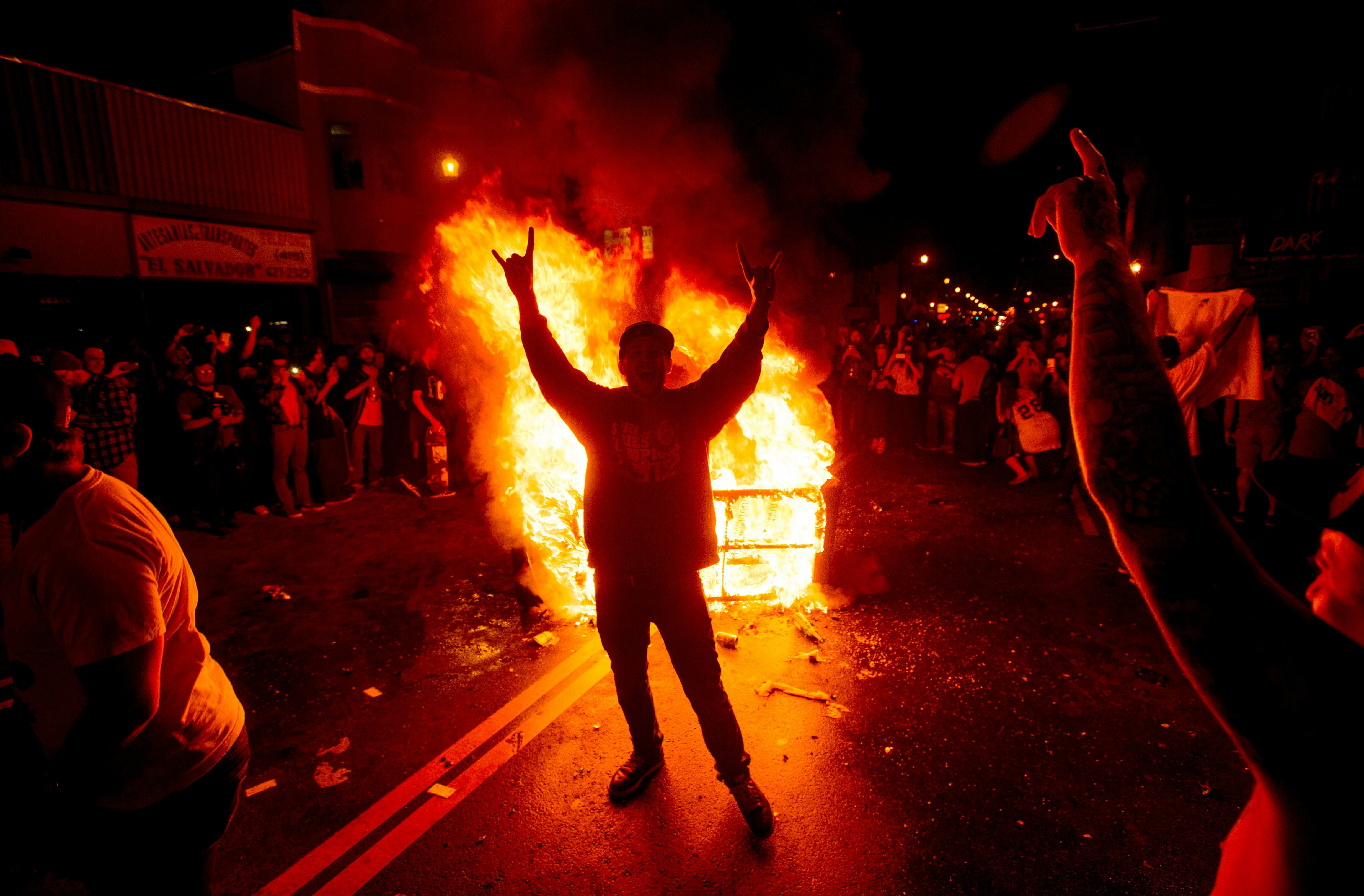 11 Stunning Images Highlight the Double Standard of Reactions to Riots ...