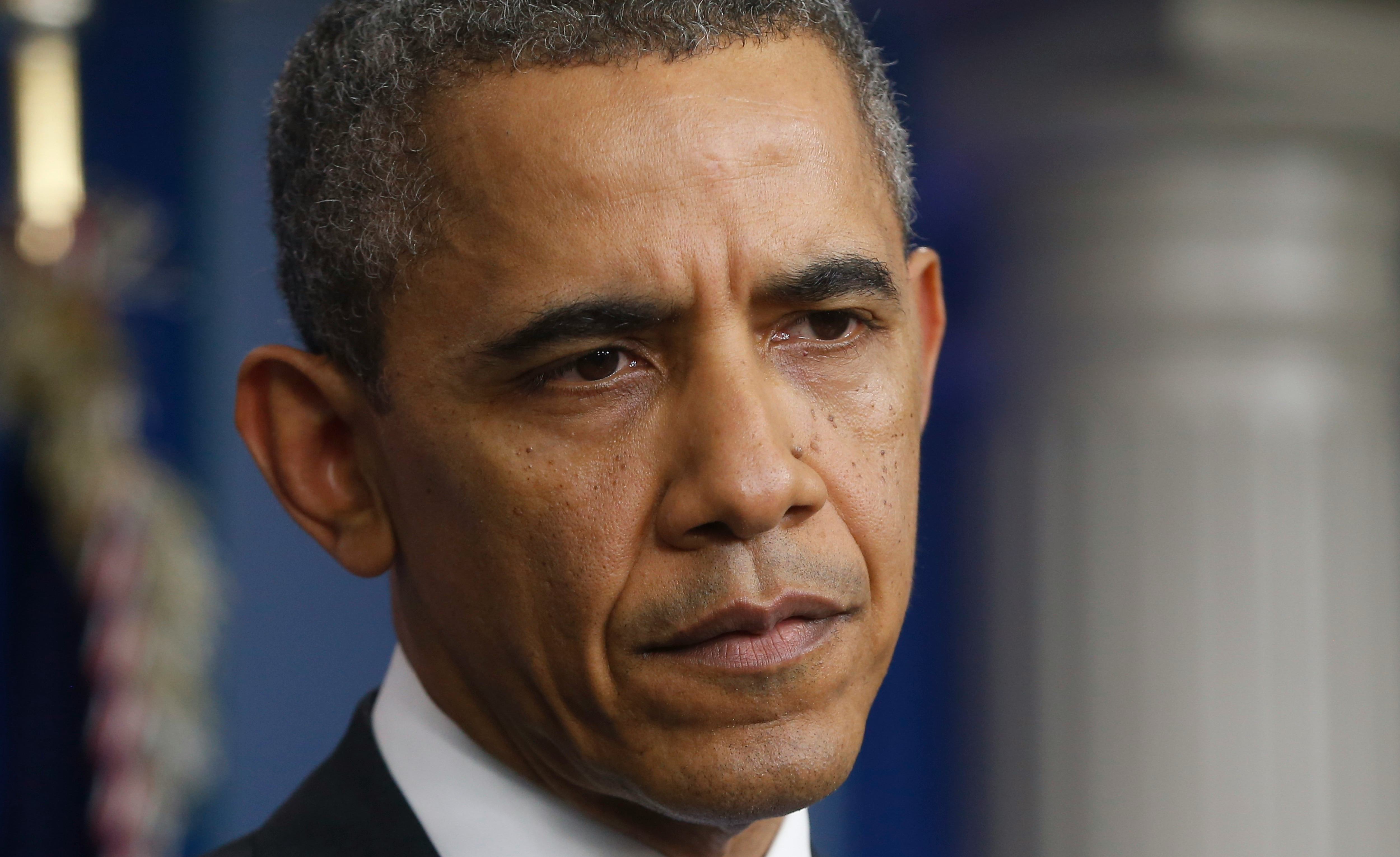 10 Photos Of Obama Looking Sad After a Horrible 2013
