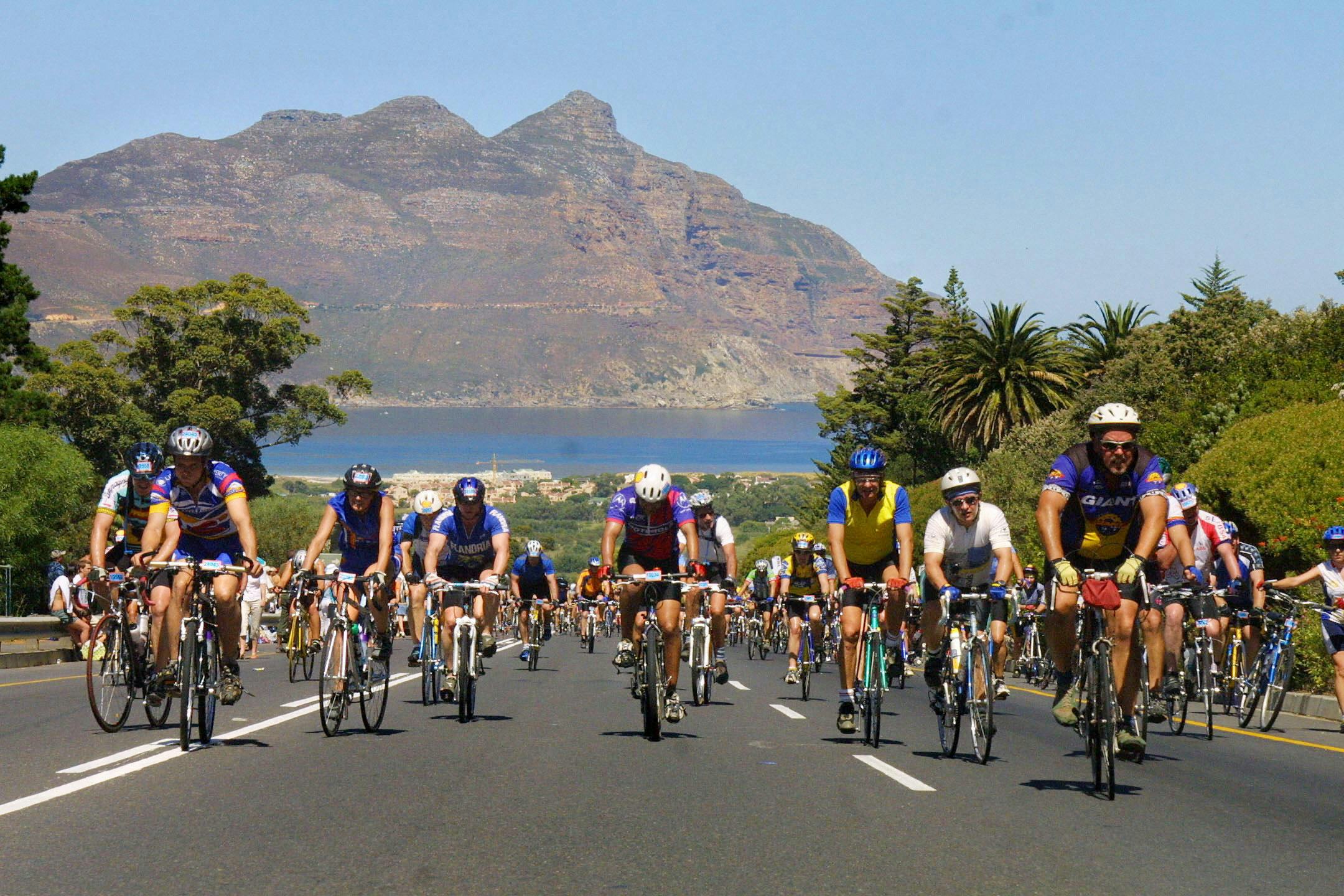 17 Stunning Images Show the Most Incredible Bike Paths in the World