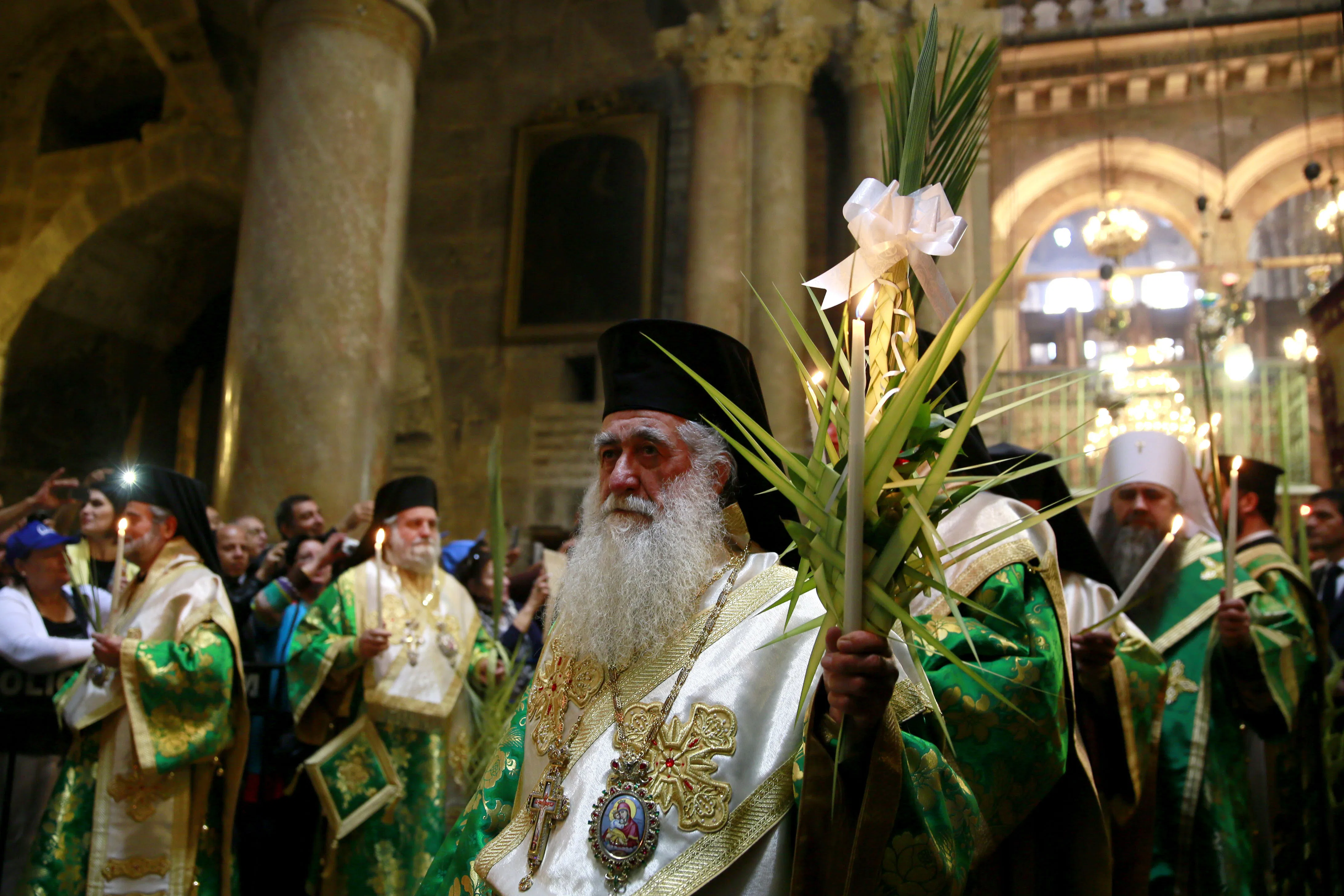 25 Stunning Photos of People Celebrating the Holy Holidays All Around ...