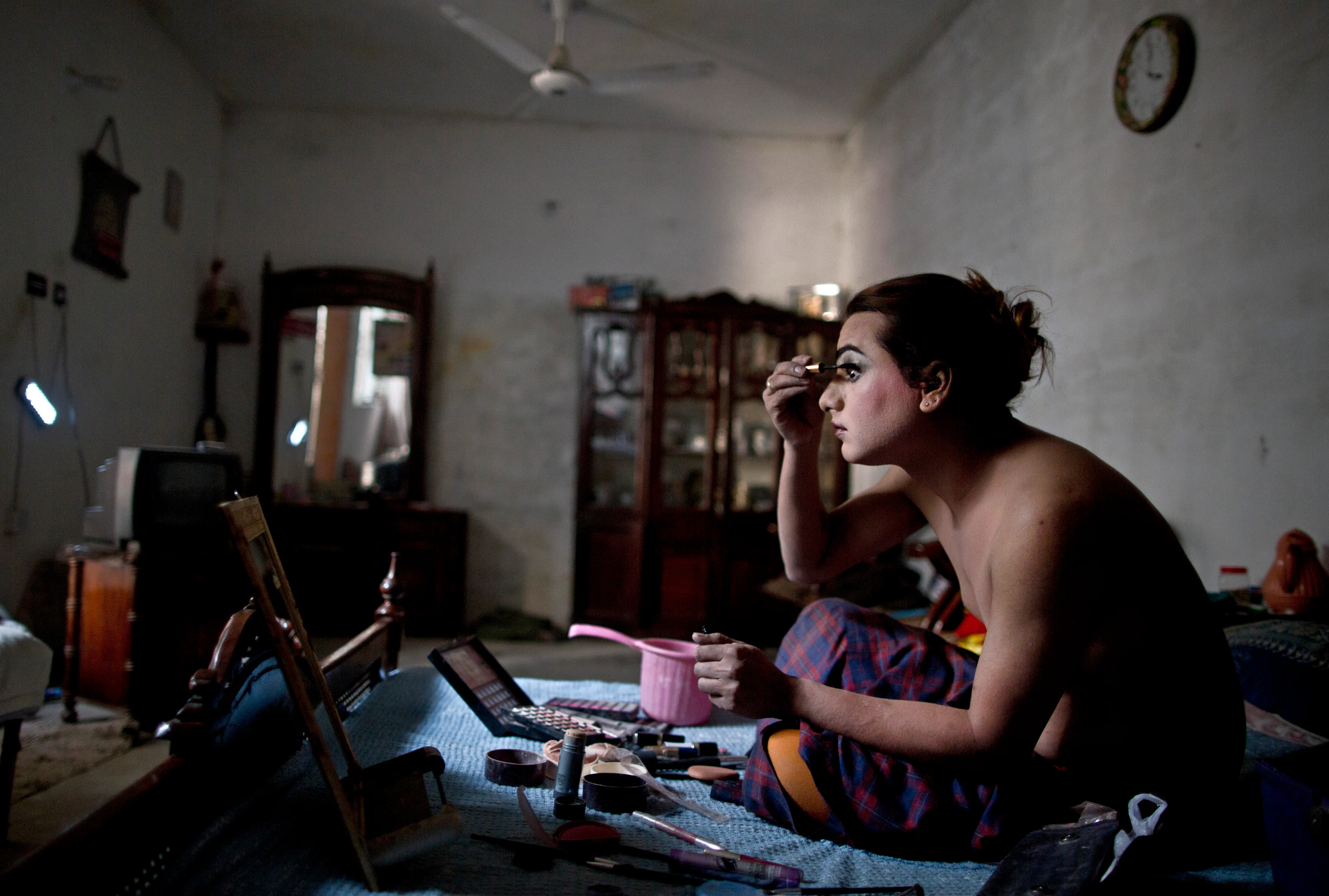 Inside Pakistan's Gender-Fluid Hijra Community, in 13 Beautiful Photos