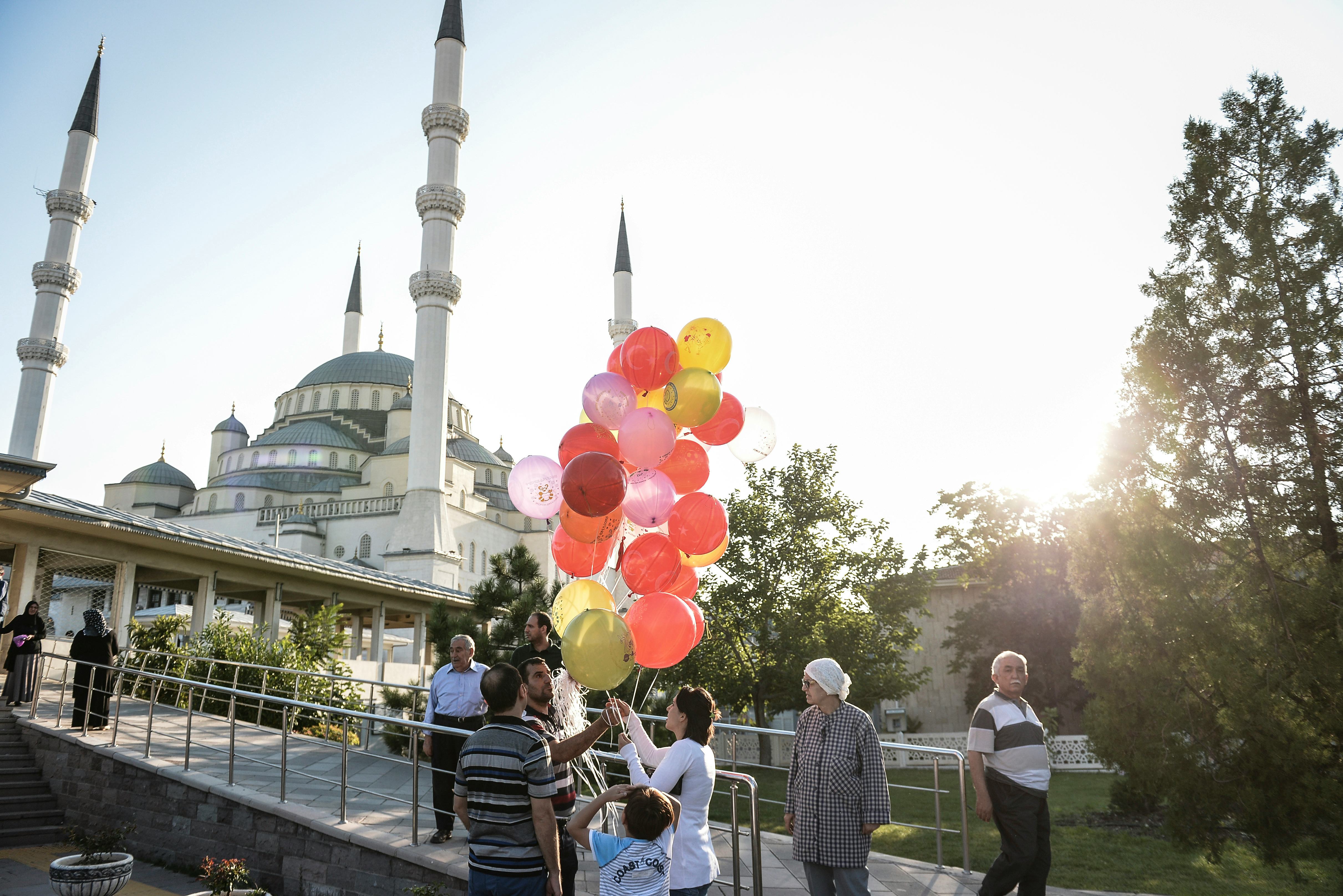 19 Photos That Capture the Beauty of Eid Around the World
