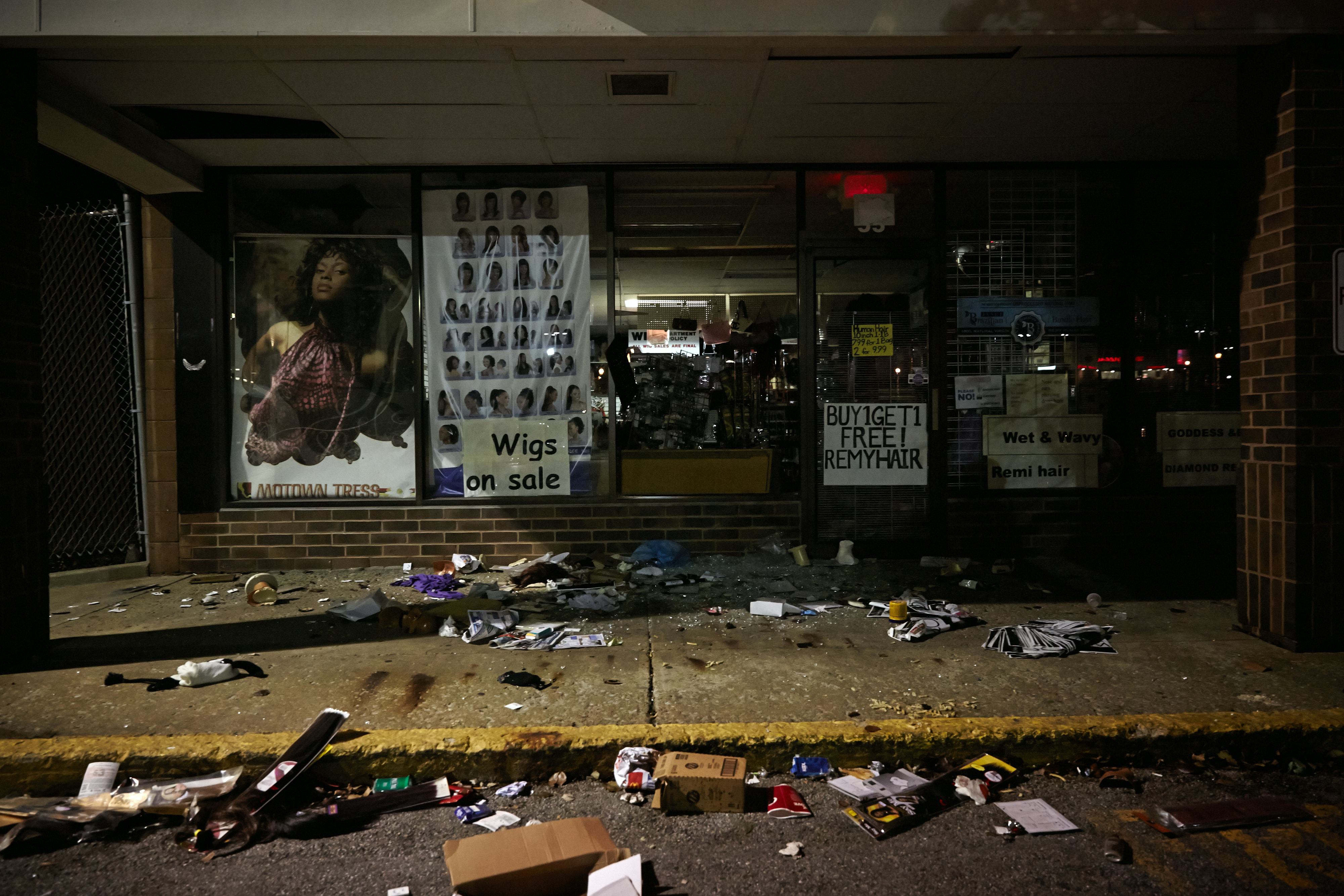 20 Photos Show Exactly What Happened in Ferguson Last Night
