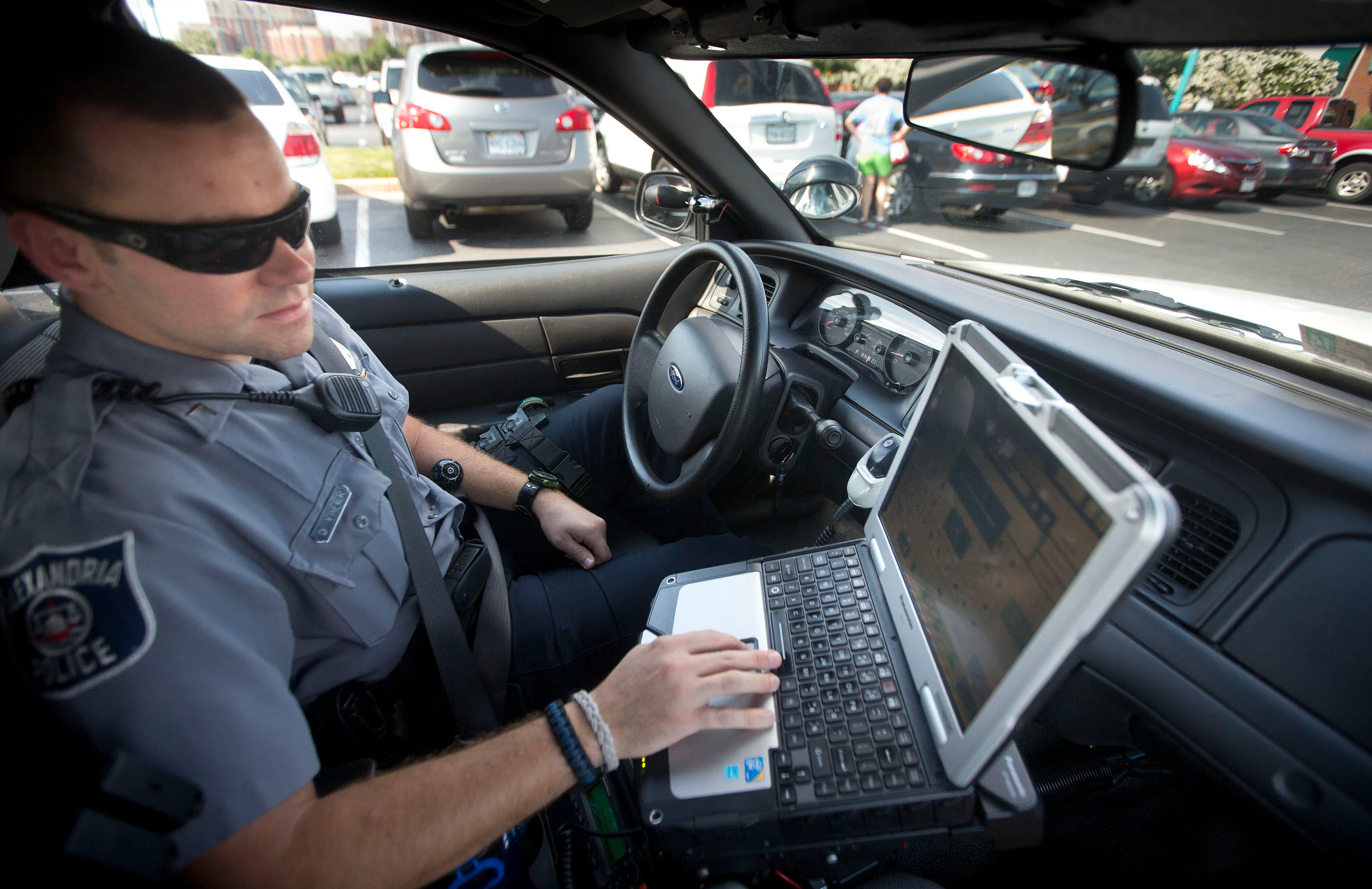 New report finds police officers abuse databases to look up women ...