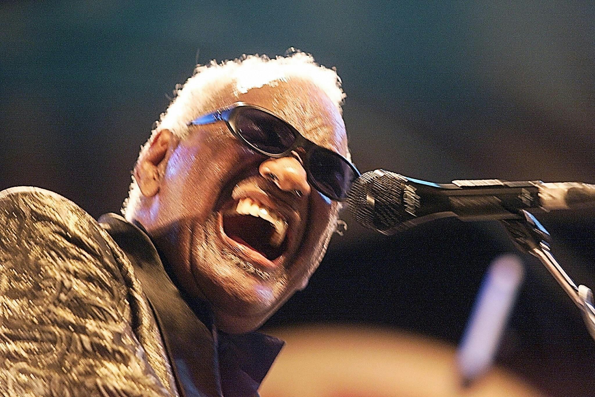 Rihanna, Billie Holiday, Bob Marley and 6 of the most famous stoners in ...