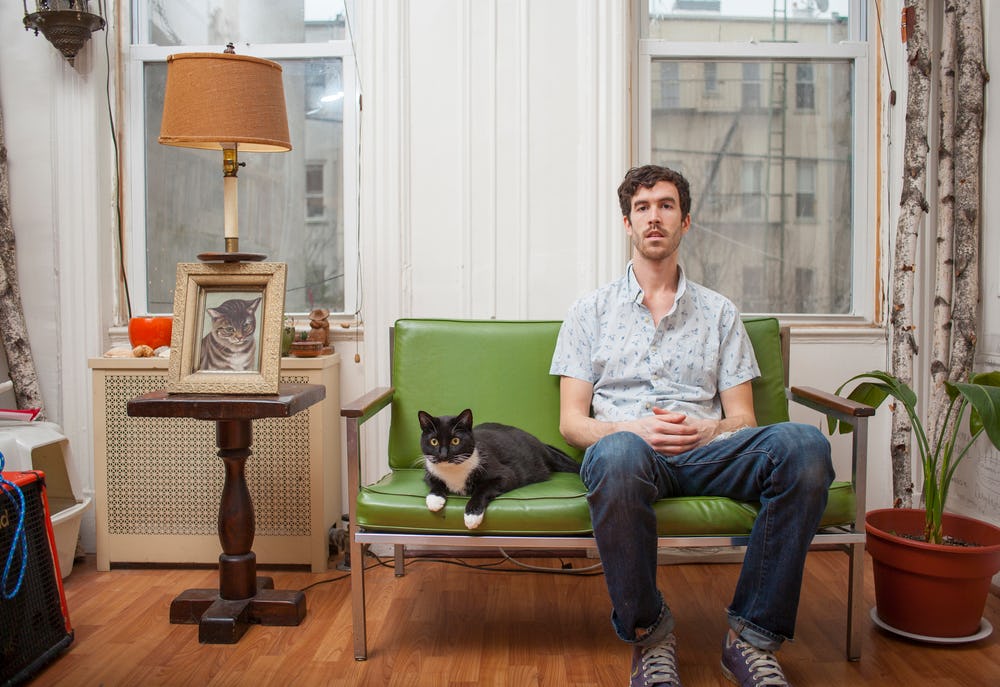 9 Photos That Prove Men Can Be Cat People Too