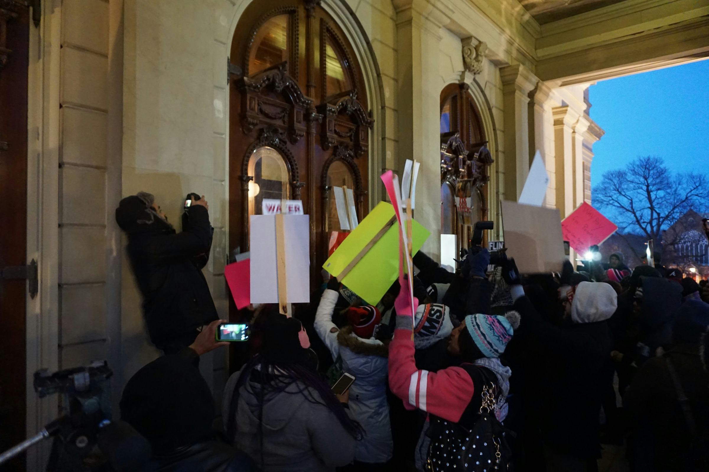 22 Powerful Photos Show the Devastating Reality of Flint's Water Crisis