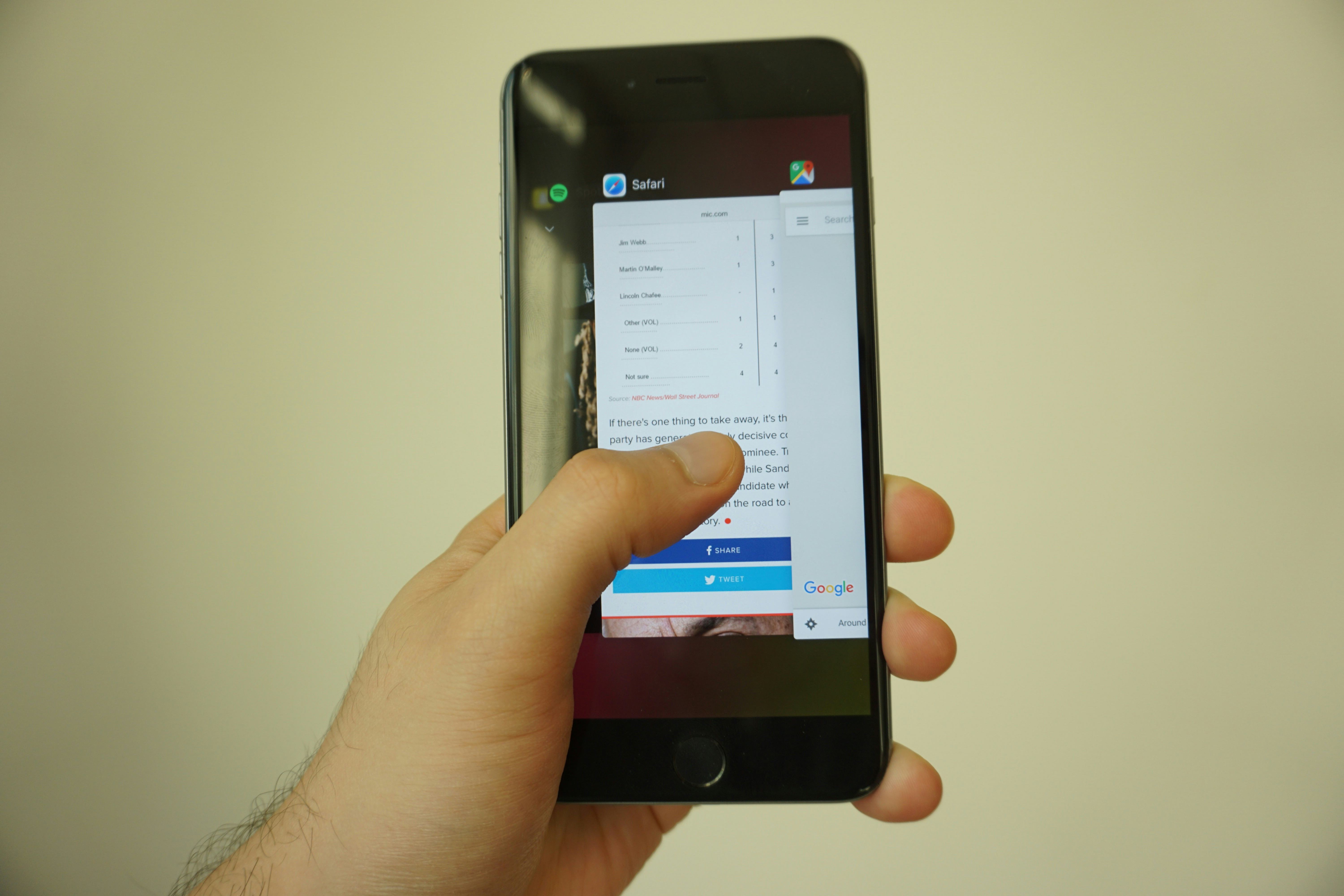 Why Some Left-Handed People Are Having Big Problems With the iPhone