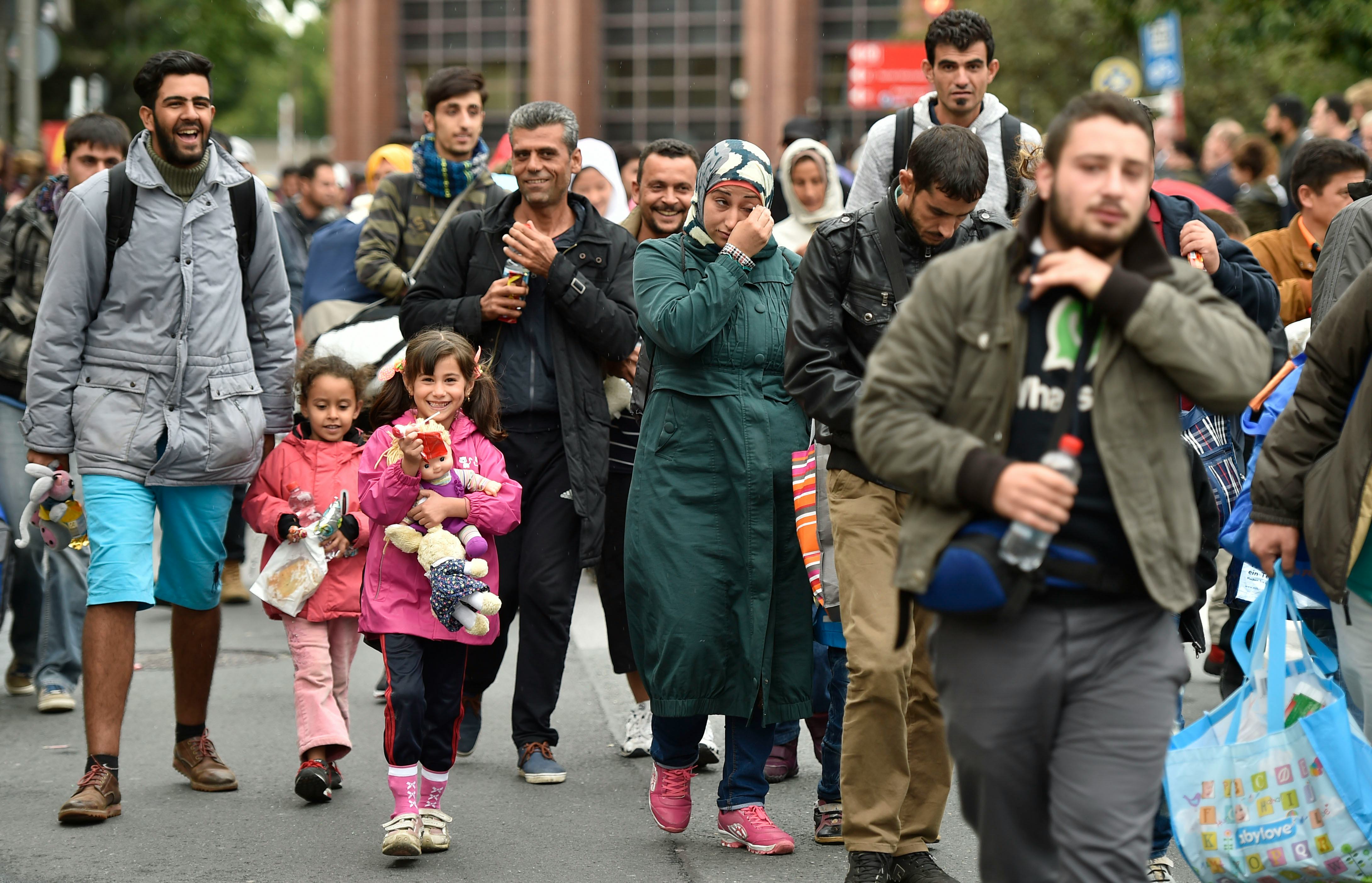 15 Triumphant Photos Show Thousands of Refugees Being Welcomed Into Germany