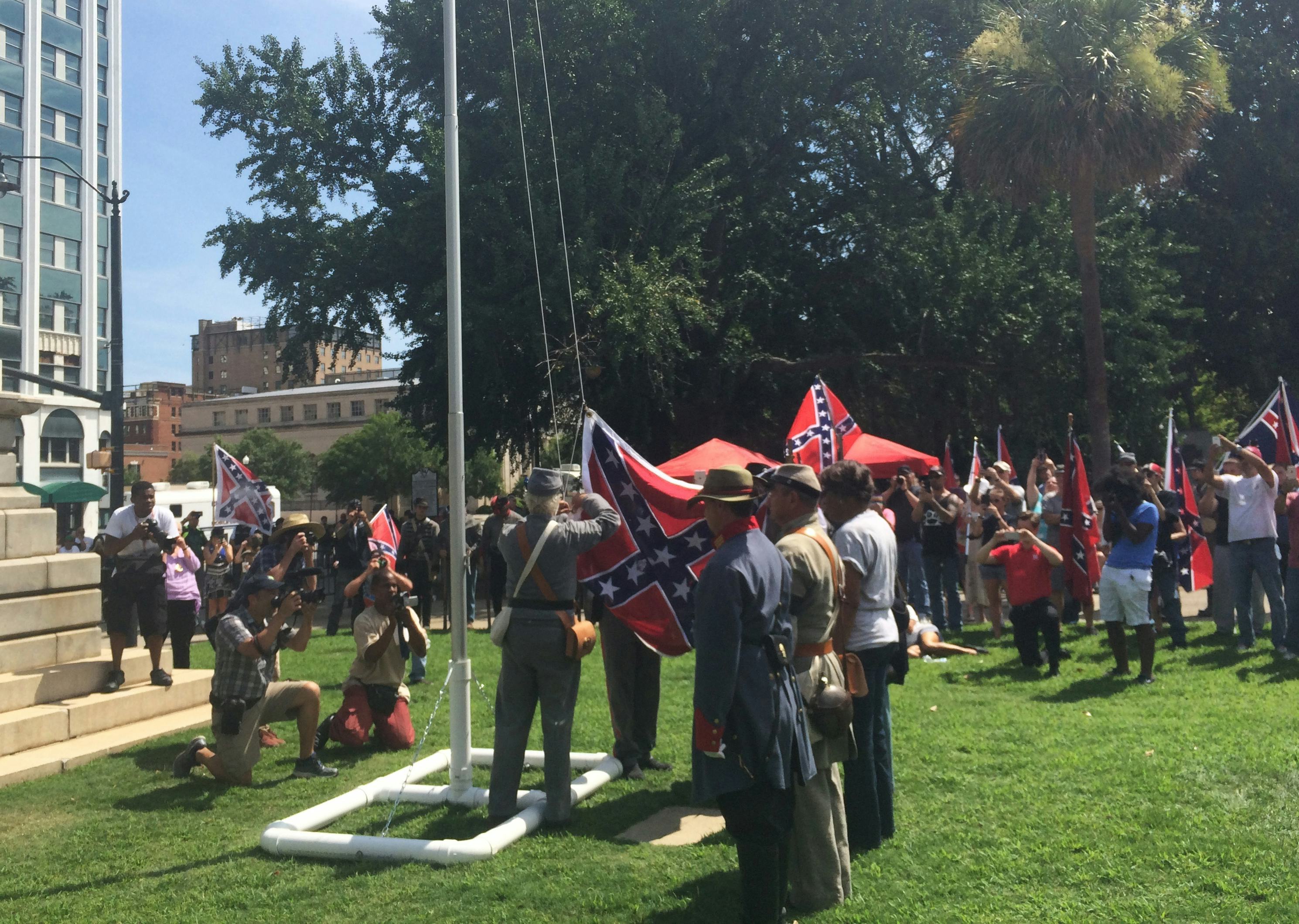 The Confederate Battle Flag Flew Over the South Carolina State House ...