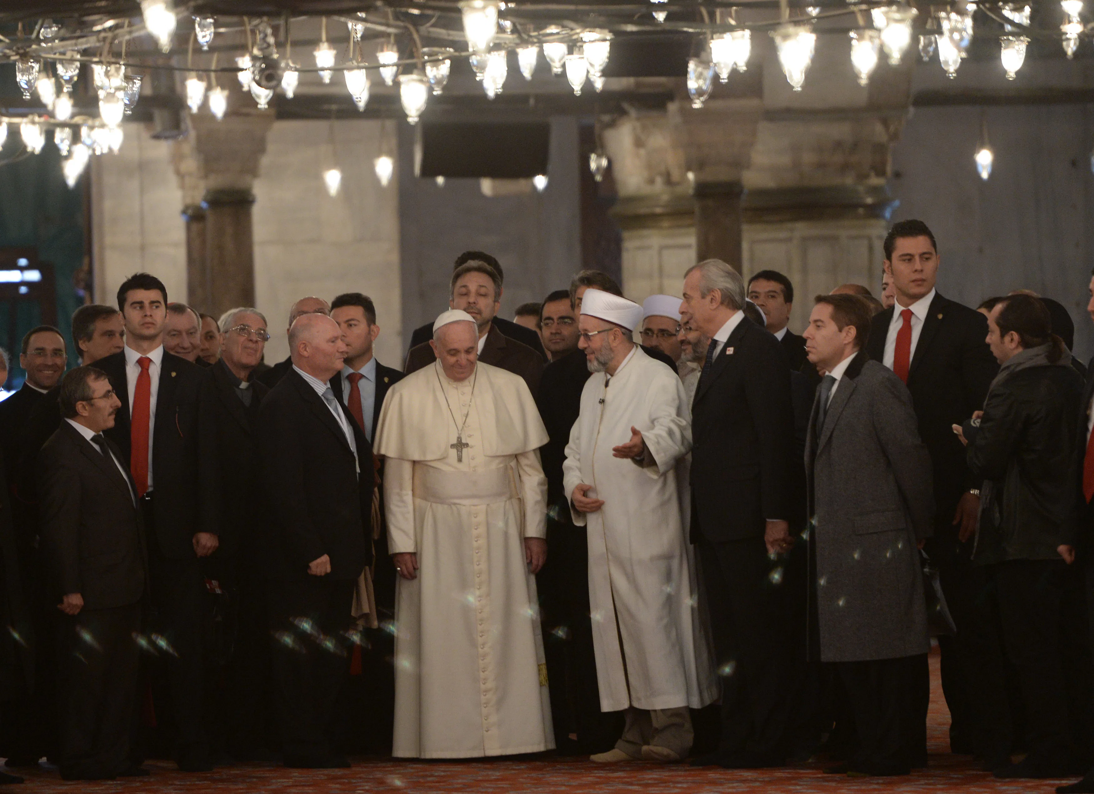 9 Photos Show Pope Francis Is Setting a Powerful Example for People of ...