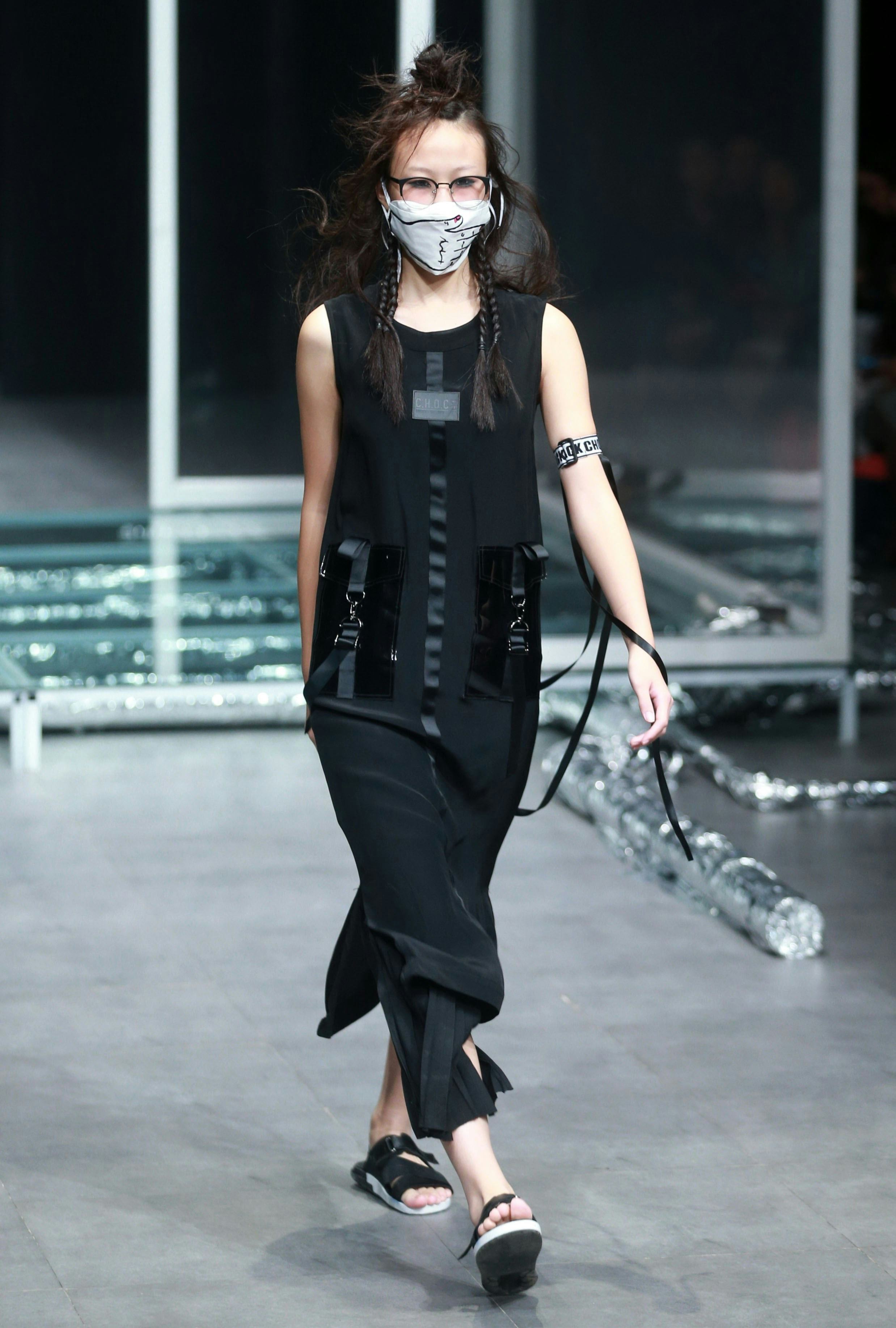 China Fashion Week Brings Face Masks to the Runway