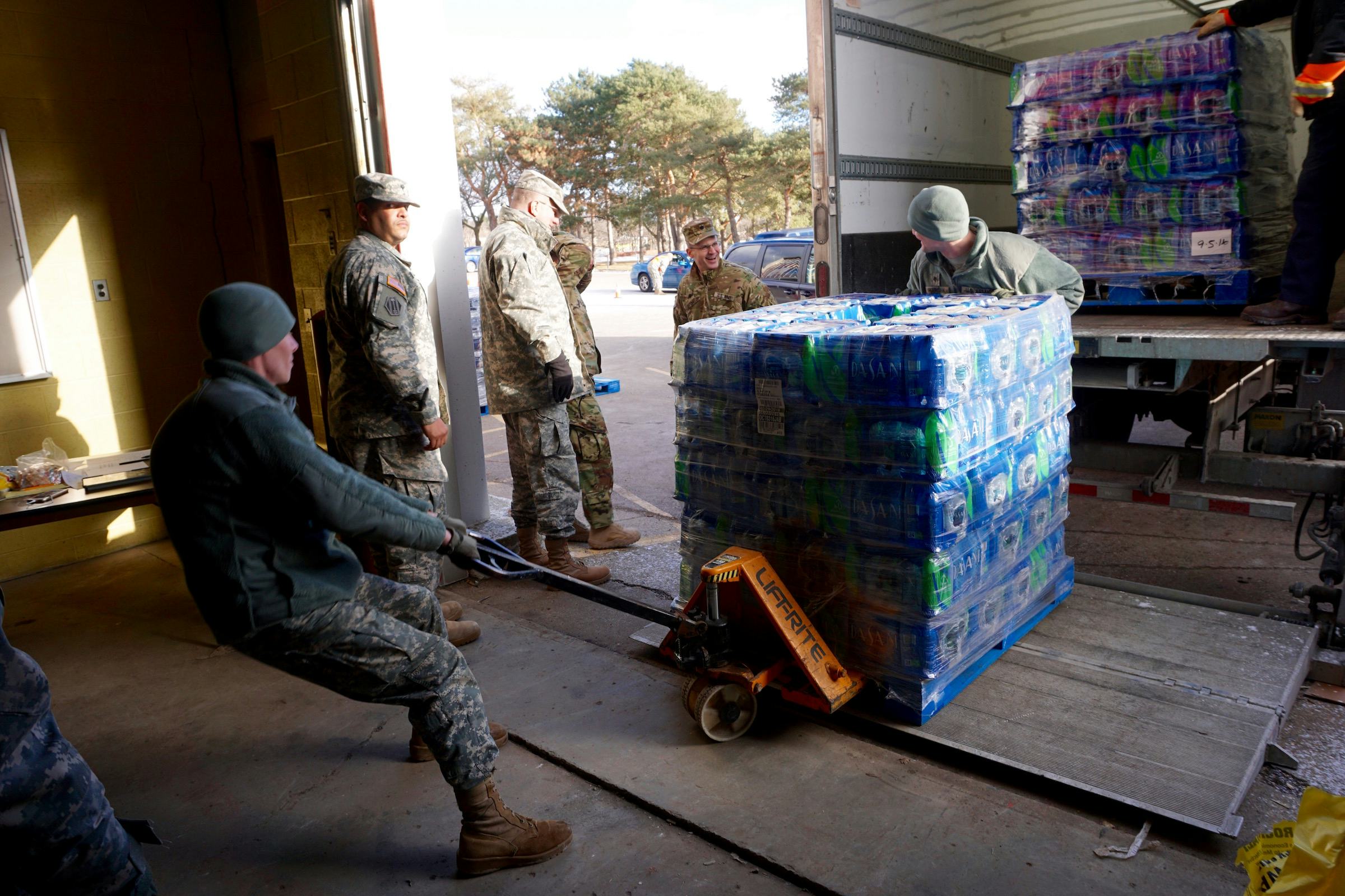 22 Powerful Photos Show the Devastating Reality of Flint's Water Crisis
