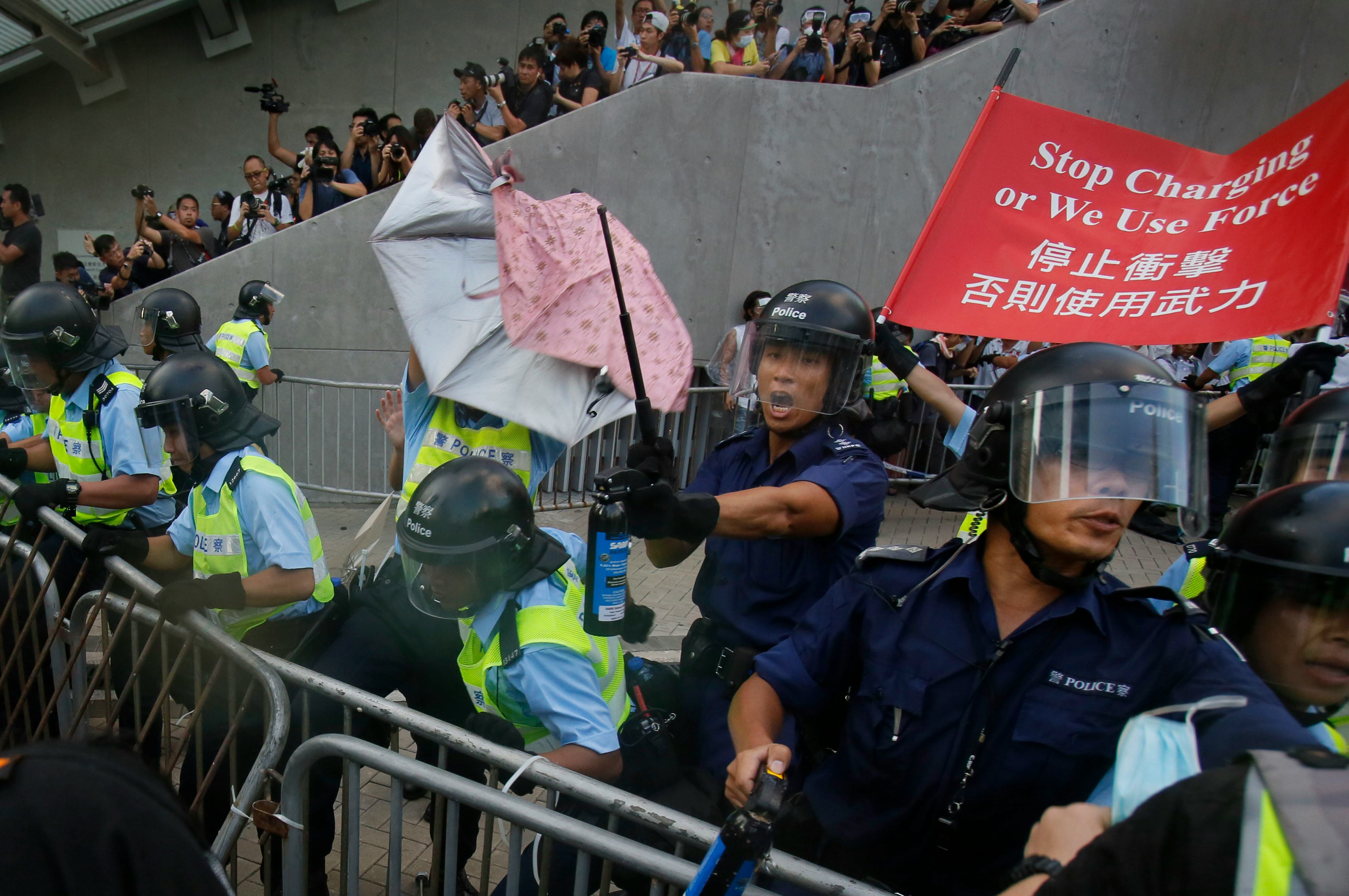 35 Stunning Photos Capture Protesters' Struggle for Democracy in Hong Kong