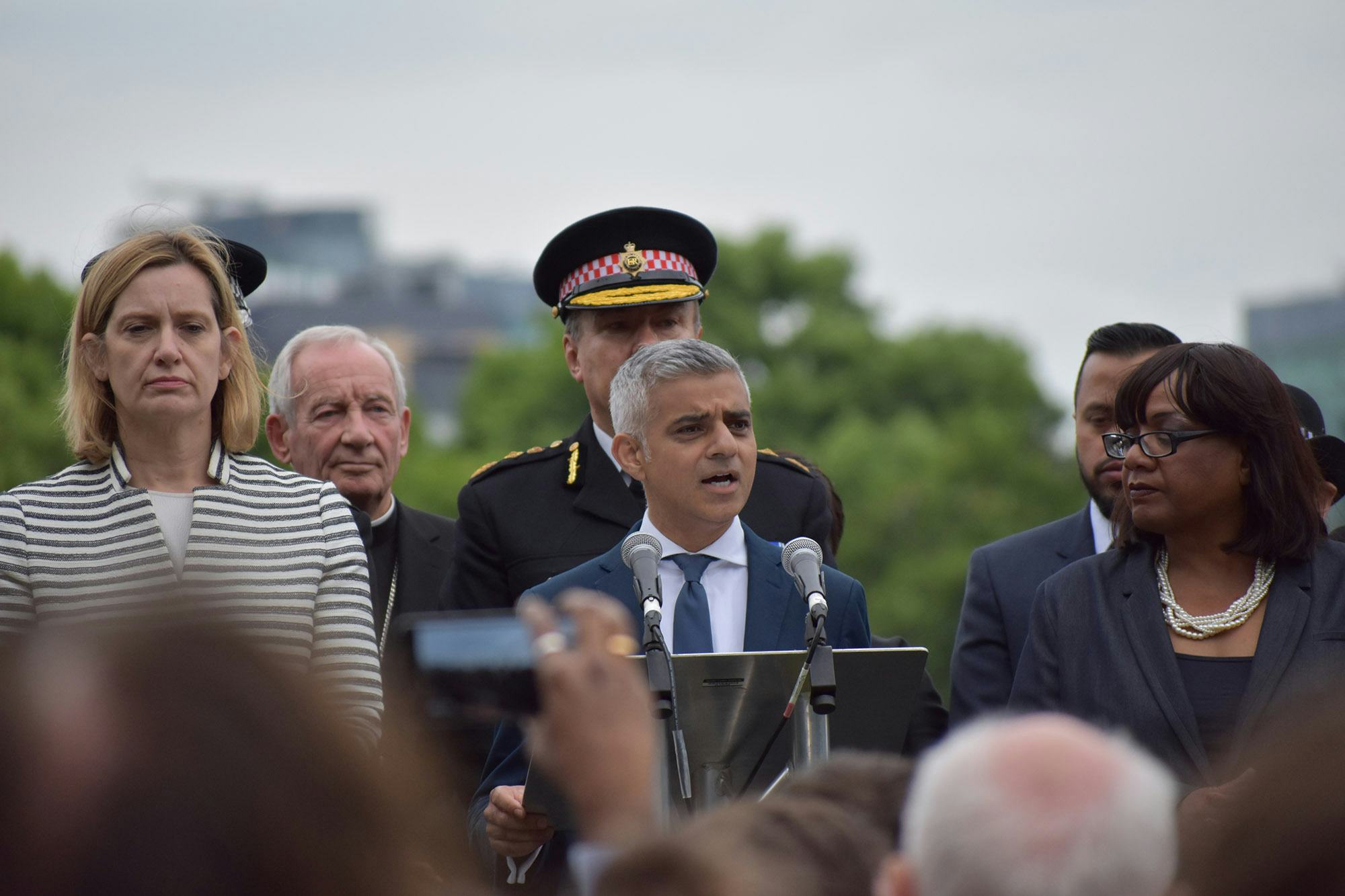 7 powerful photos of vigil for London attack victims show strength ...
