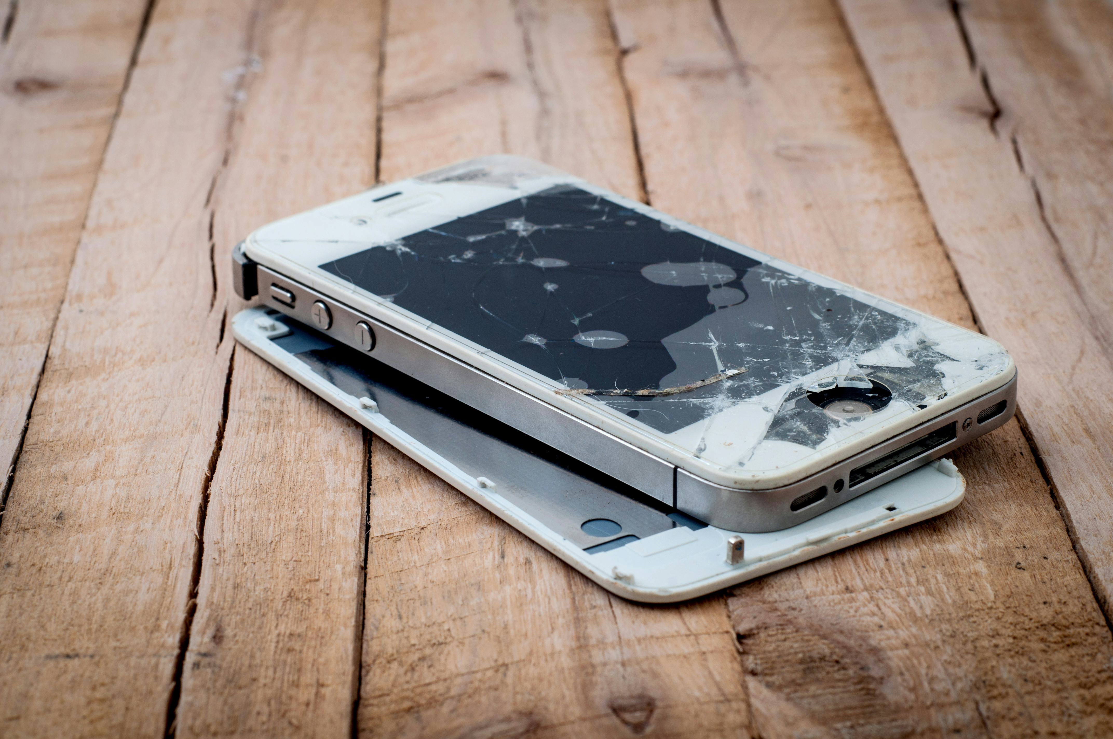 It's Expensive to Get Your iPhone or iPad Fixed — And Apple Wants It ...