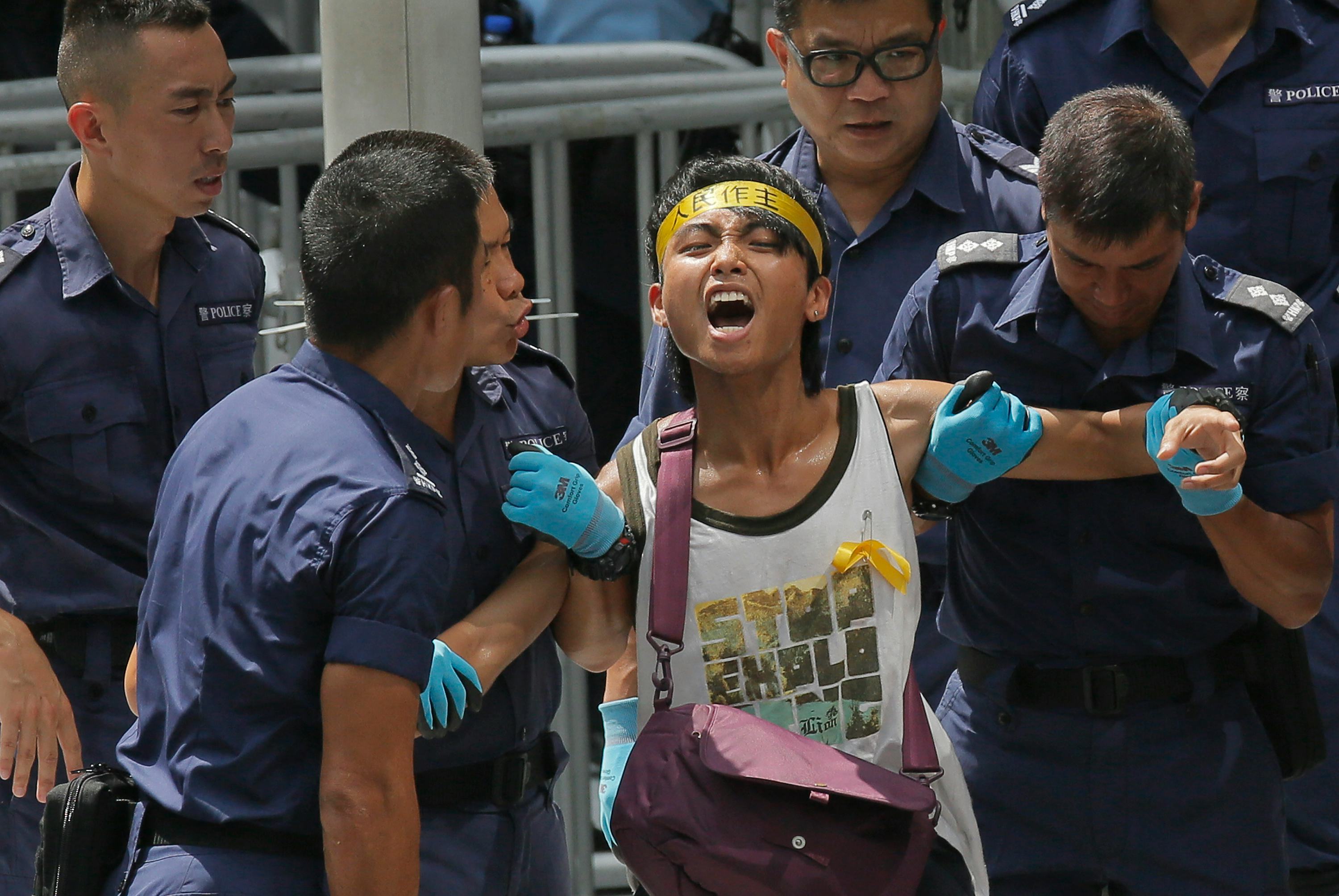 35 Stunning Photos Capture Protesters' Struggle for Democracy in Hong Kong