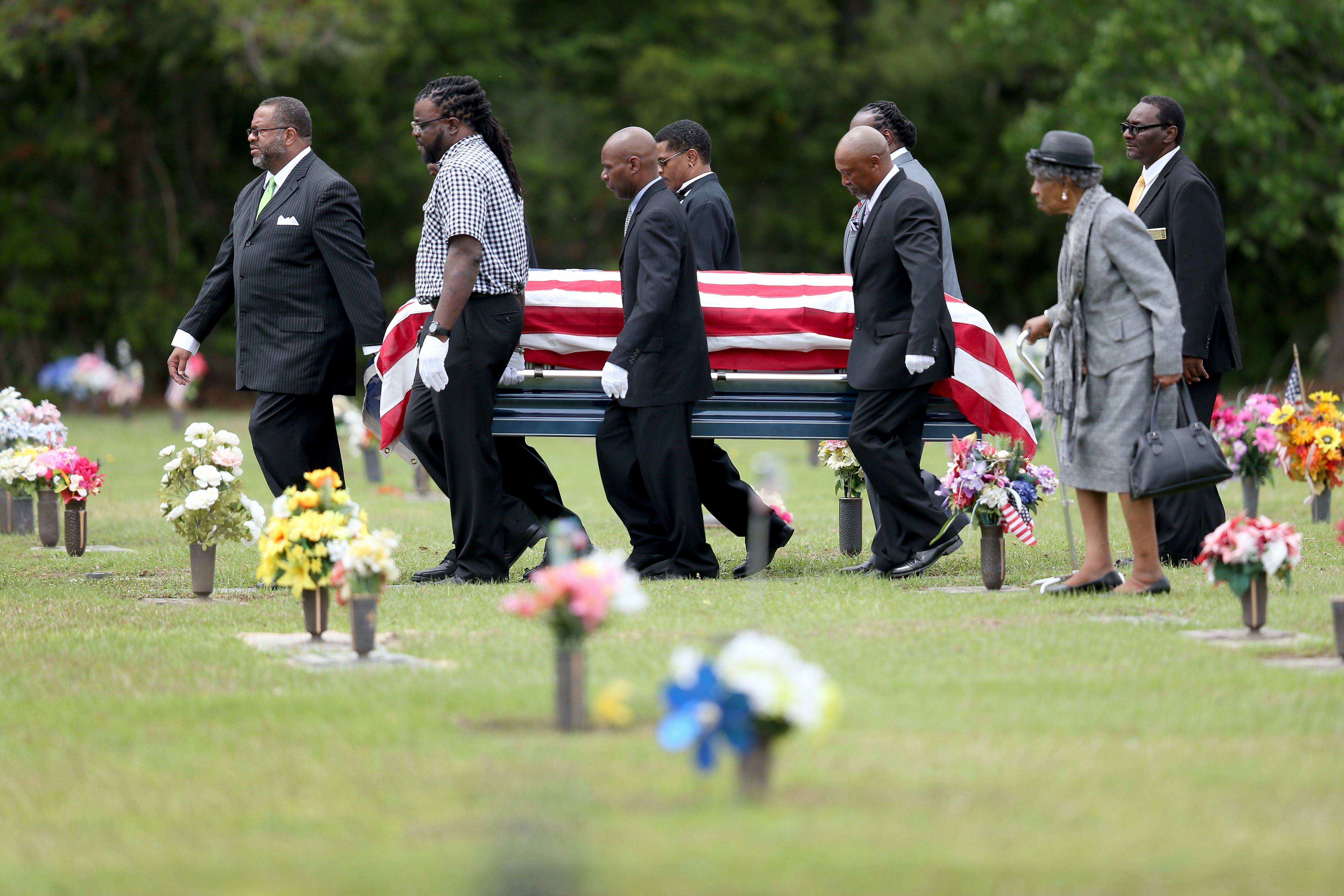 11 Emotional Photos Of Walter Scott's Funeral
