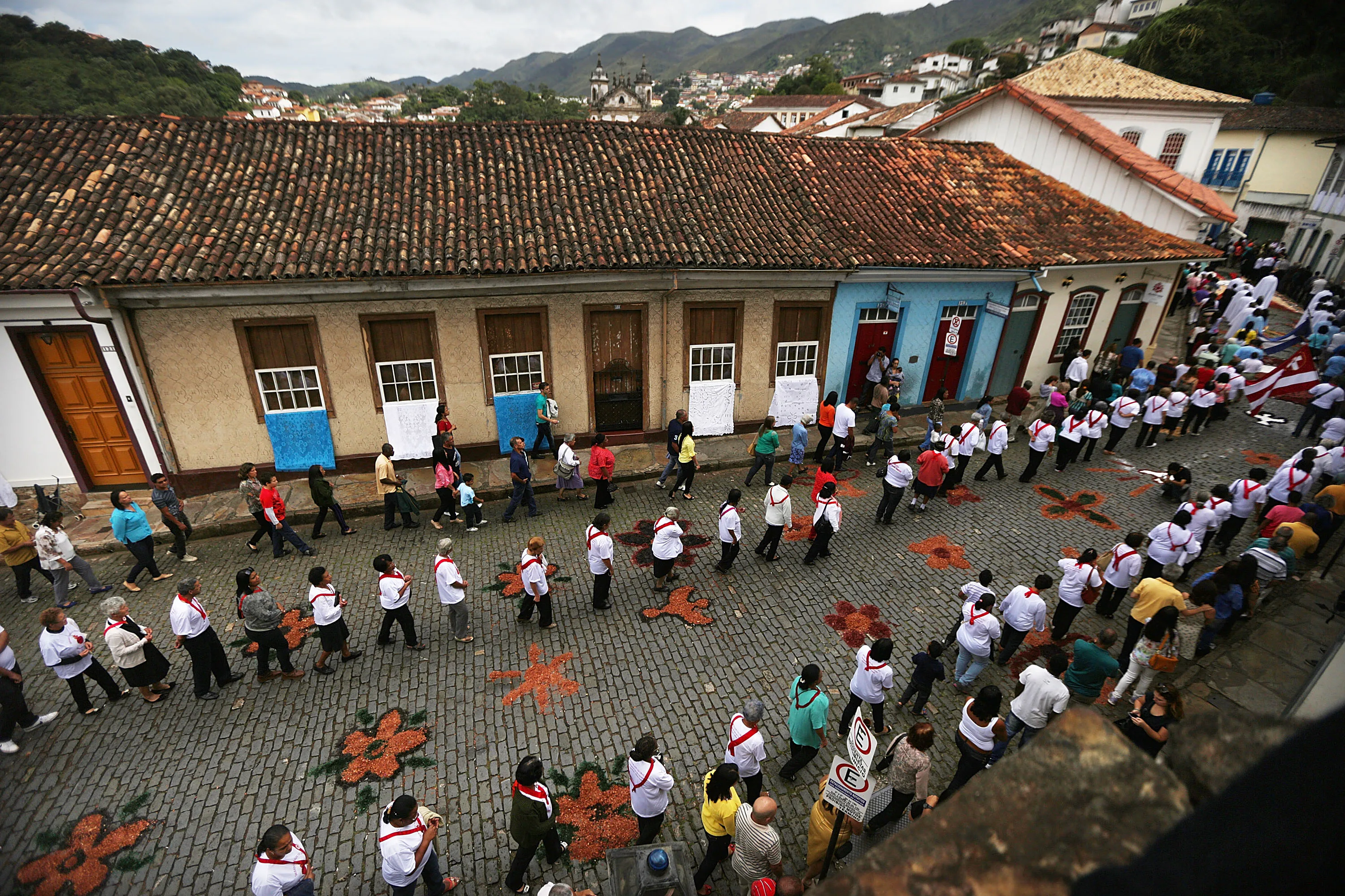 25 Stunning Photos of People Celebrating the Holy Holidays All Around ...