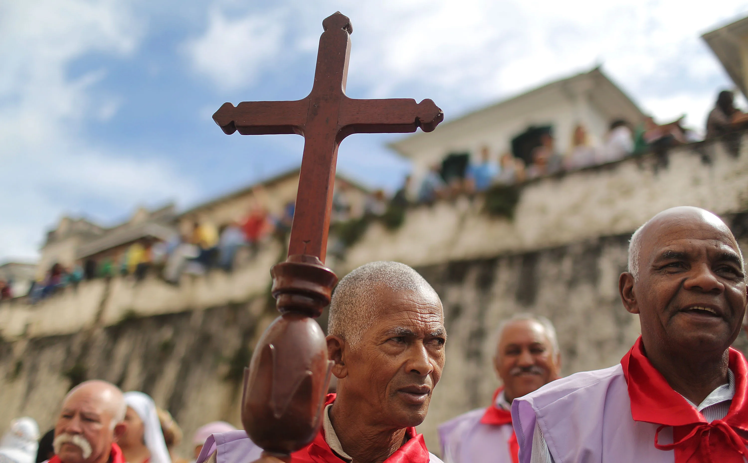 25 Stunning Photos of People Celebrating the Holy Holidays All Around ...