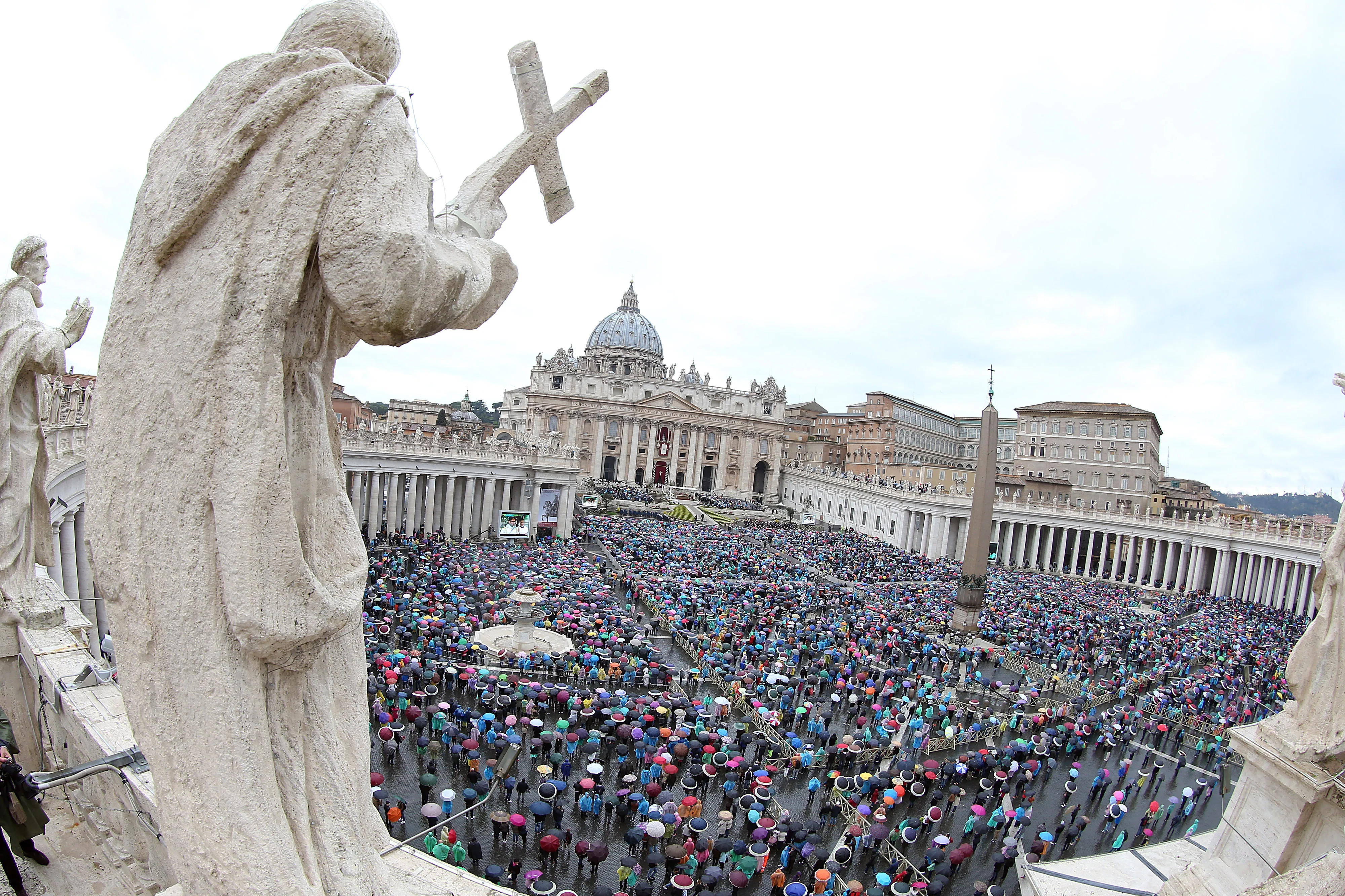 25 Stunning Photos of People Celebrating the Holy Holidays All Around ...
