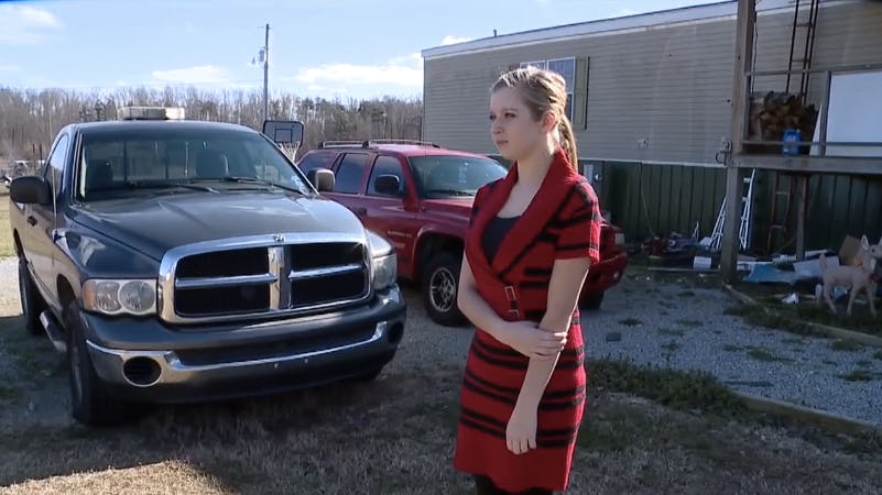 Teen Protesting Her School's Dress Code Was Forced by Her Principal to ...