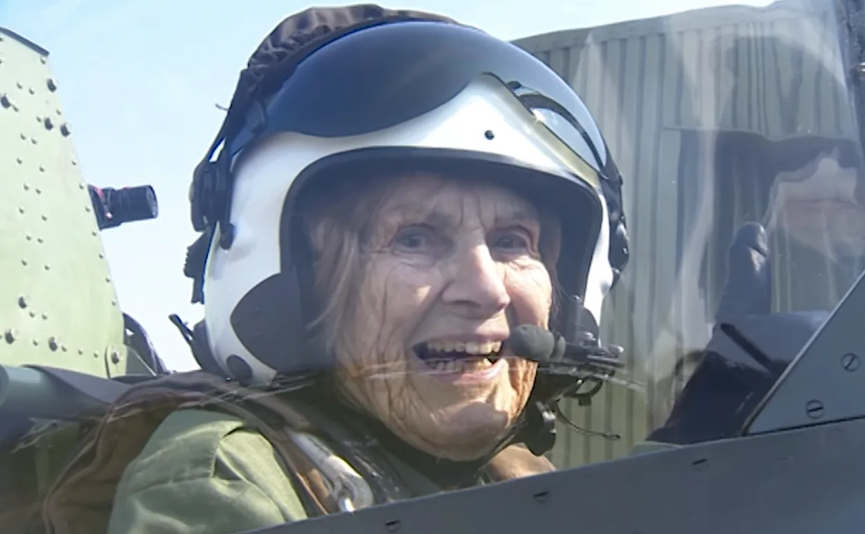 Watch This 92-Year-Old Female World War II Pilot Own the Skies in Her ...