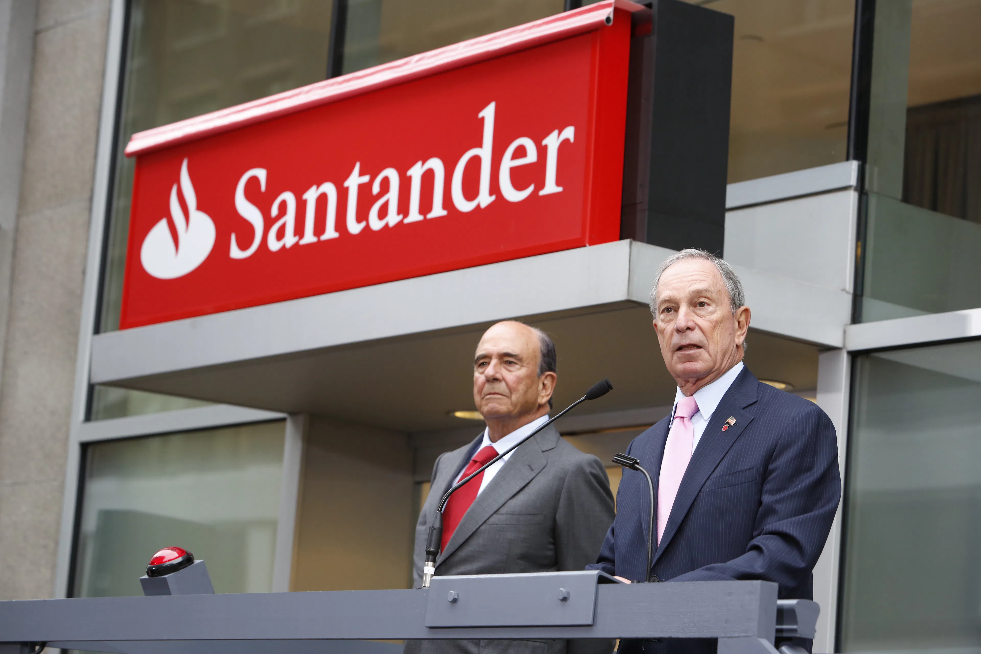 bank-workers-will-protest-to-form-their-first-us-union-and-the-whole