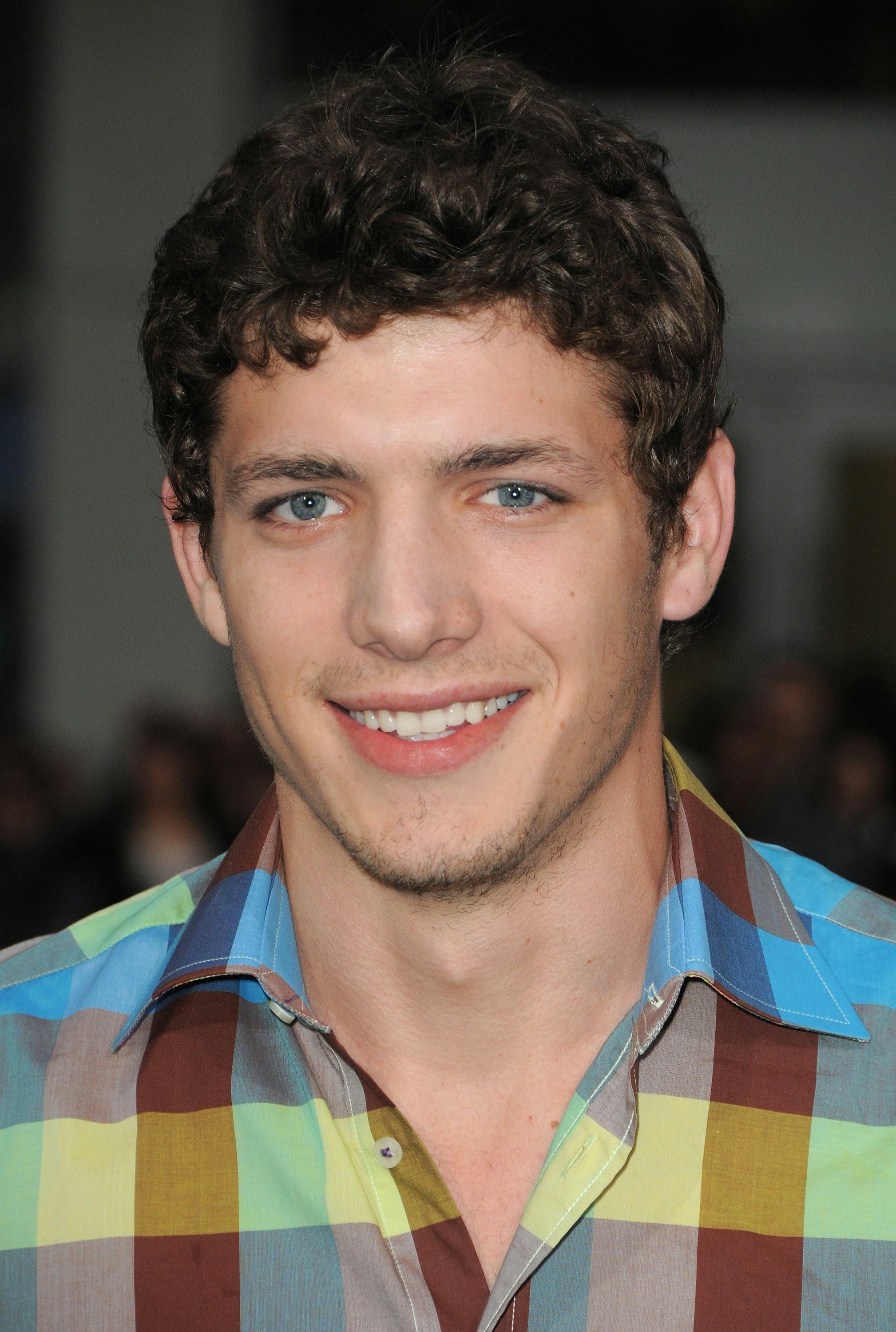 17 times TV shows recast characters over the years — and audiences ...