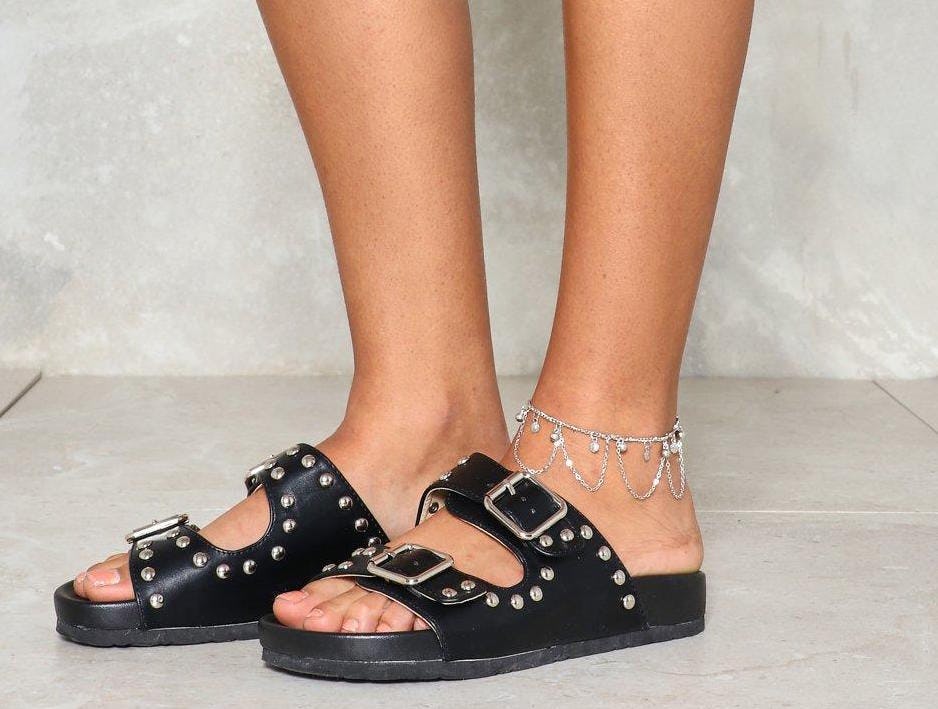 15 Anklets That Prove The Trend Is Back