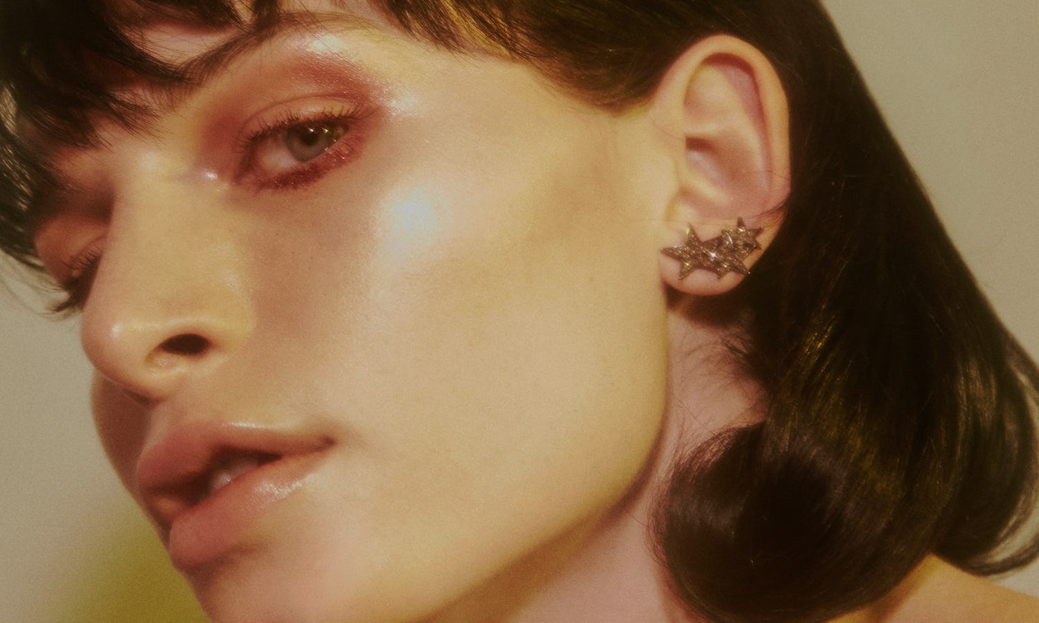 5 Gender-Neutral NYE Makeup Looks For Every Body