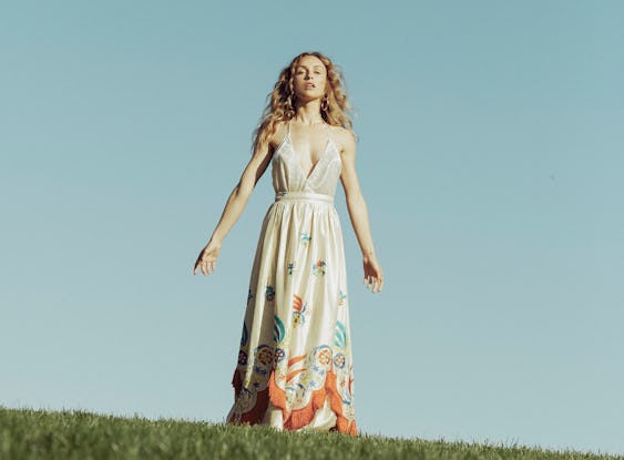 Zella Day Returns With “Man On The Moon”