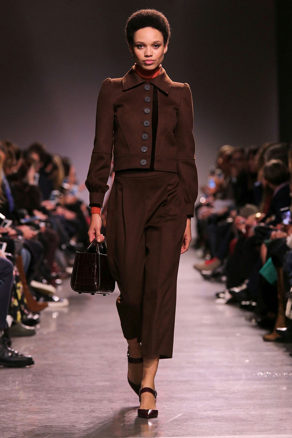 The Most Iconic Fashion Shows Of All Time