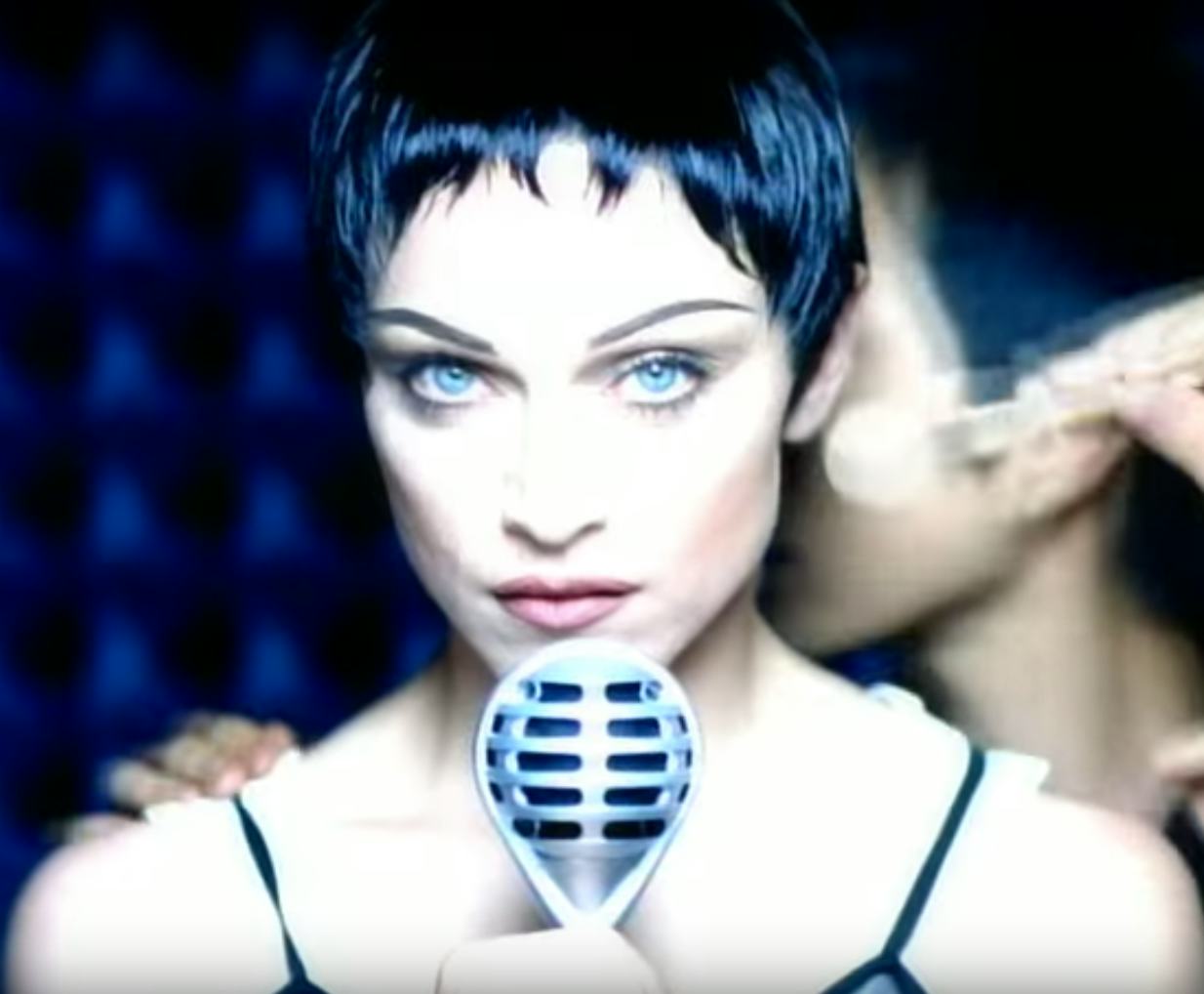 The Most Iconic Pixie Cuts of The ’90s