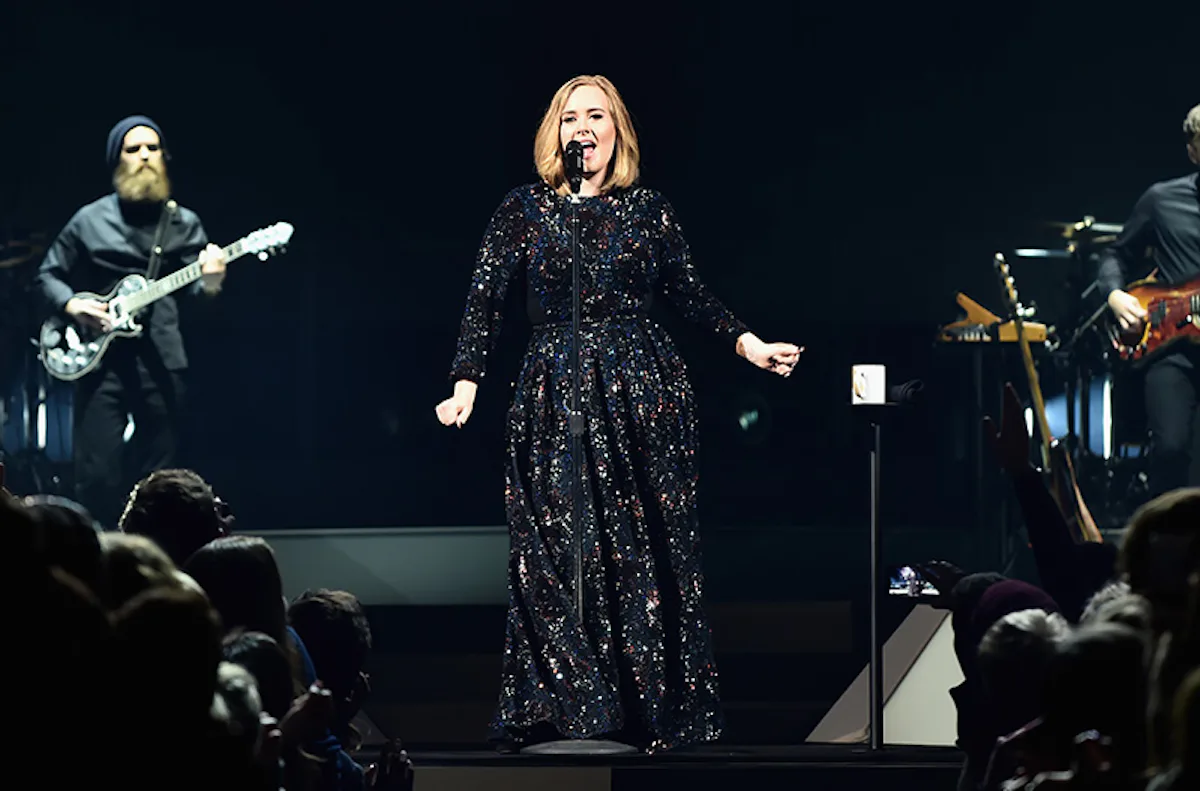 Adele Helps A Fan Propose On Her Tour Kickoff