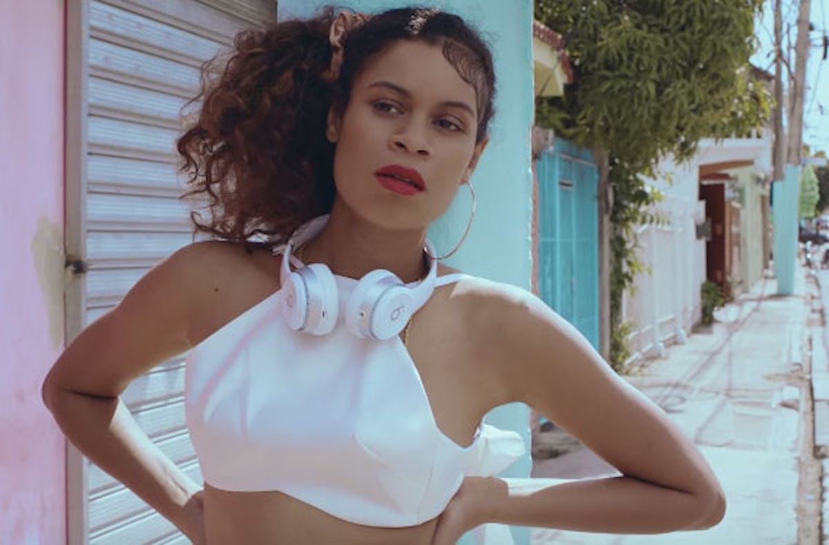 AlunaGeorge Shows Women In Control All Over The Globe