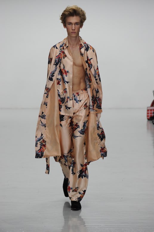 The Best Of Genderless Fashion From The Men’s Fall 2016 Runways