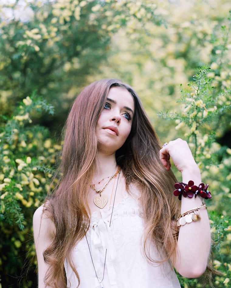 Flo Morrissey Takes A Page From ’70s Folk And Spins Gold