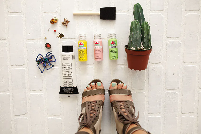 Mr. Kate’s ‘A Hot Glue Gun Mess’ Is The Perfect Book For The Quirky ...