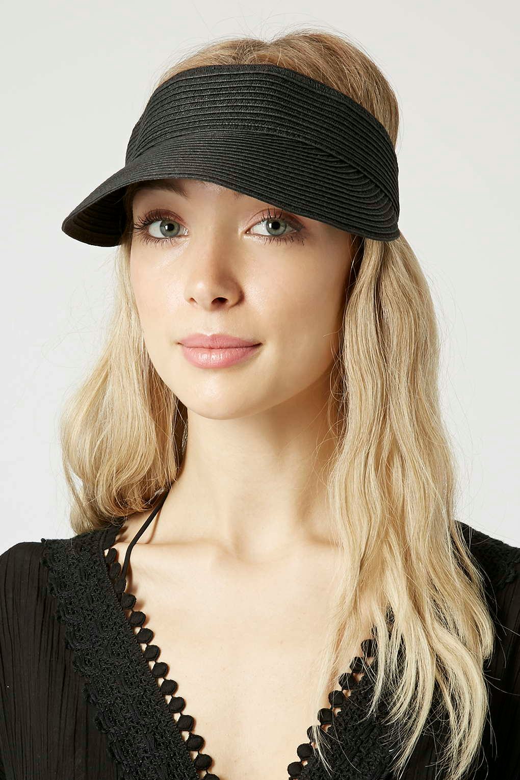 How to Maintain Your Goth Style All Summer Long