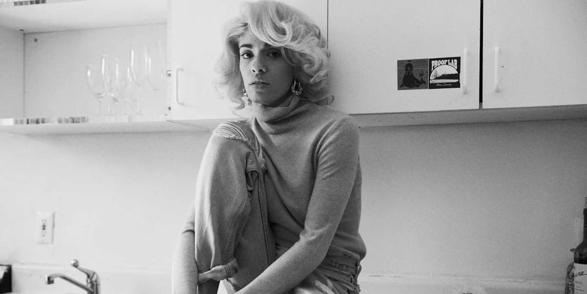 Stella Santana Premieres "Tell The Truth" Music Video