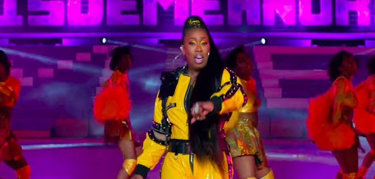 The Makeup in Missy Elliott's "Throw it Back" Is So Good